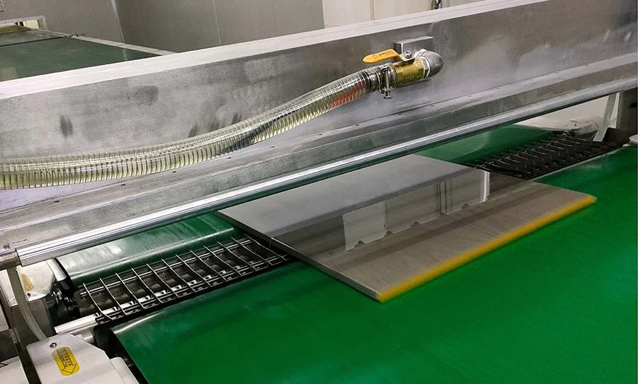 High Gloss Surface Lacquer Curtain Coater Type Machine