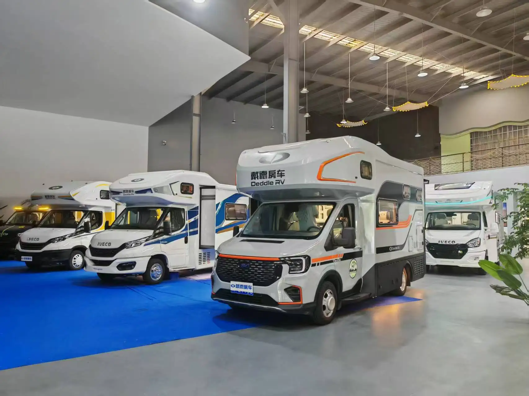New Gonow Luxury Self-Contained Class C Motorhome for Family Sleeps 4-6 ...