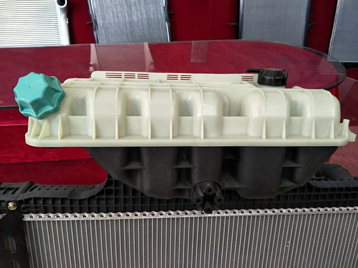 HEAVY DUTY TRUCK MAN TGA AUTO RADIATOR WITH PLASTIC TANK 81061016324/ ...