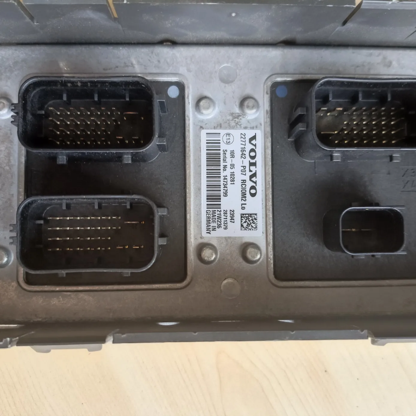 Remove The Parts Rear Chassis Io Module Rciom 22149717 22771642 For Vol ...