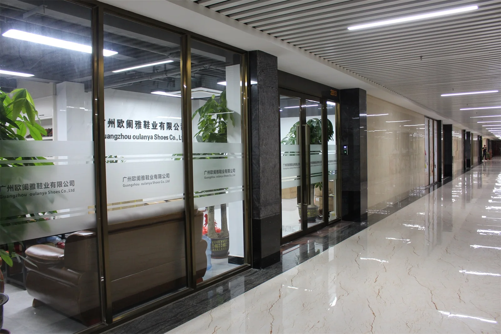 Kowarric Men's Casual Leather Sneakers - Stylish & Durable