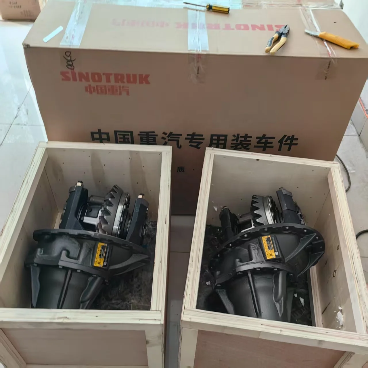 China National Heavy Duty Truck A7 Rear Axle Differential Gearbox ...