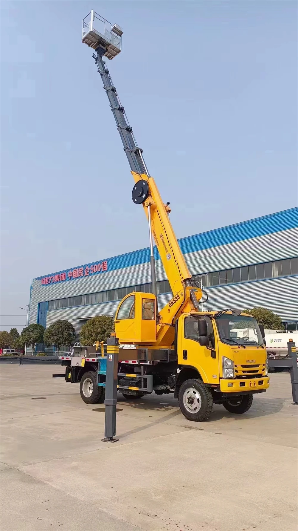 Japanese Isuzu 4*2 Insulated Aerial Work Platform Bucket Truck ...