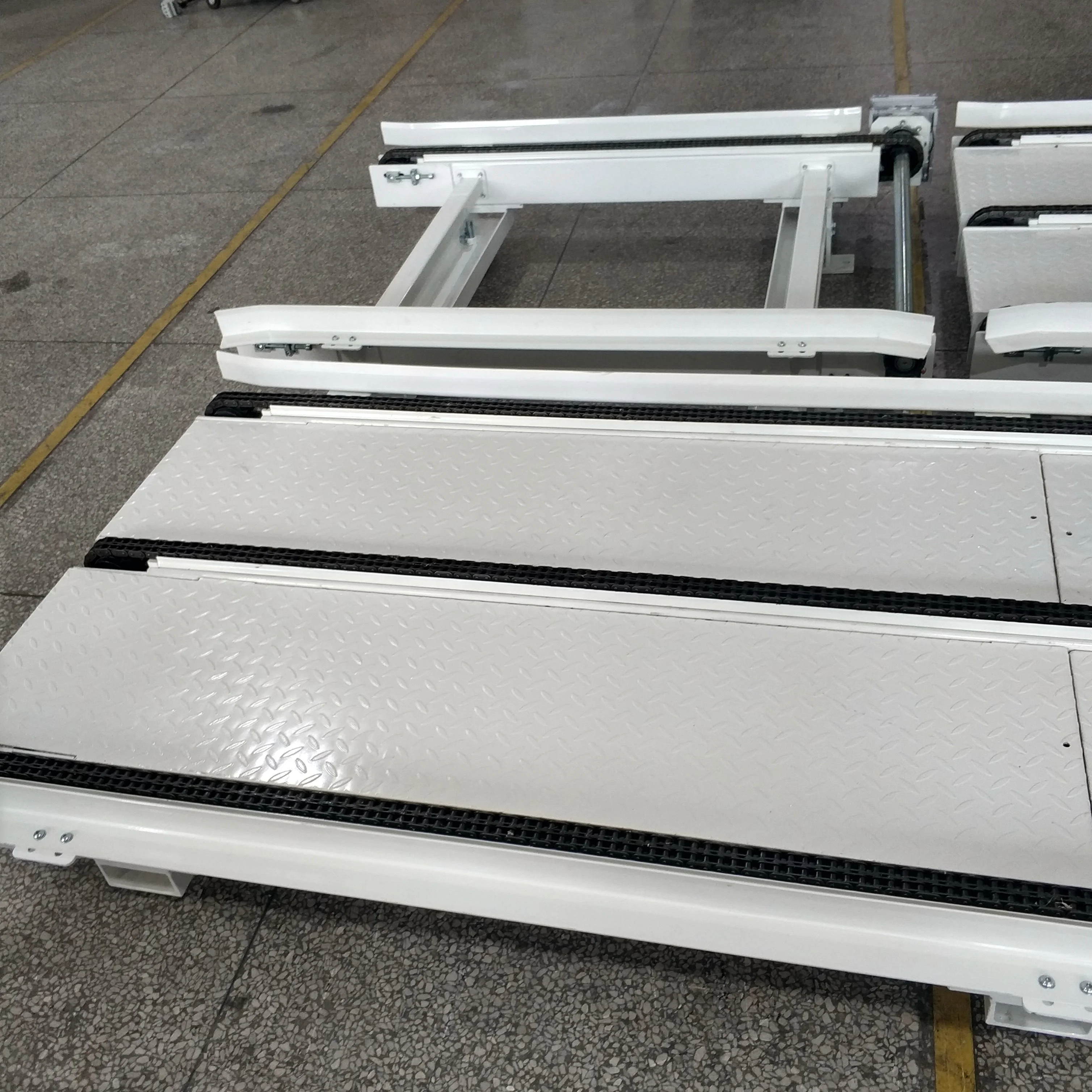 Motorized Slat Chain Conveyor/plate Conveyor - Buy Slat Chain Conveyor ...