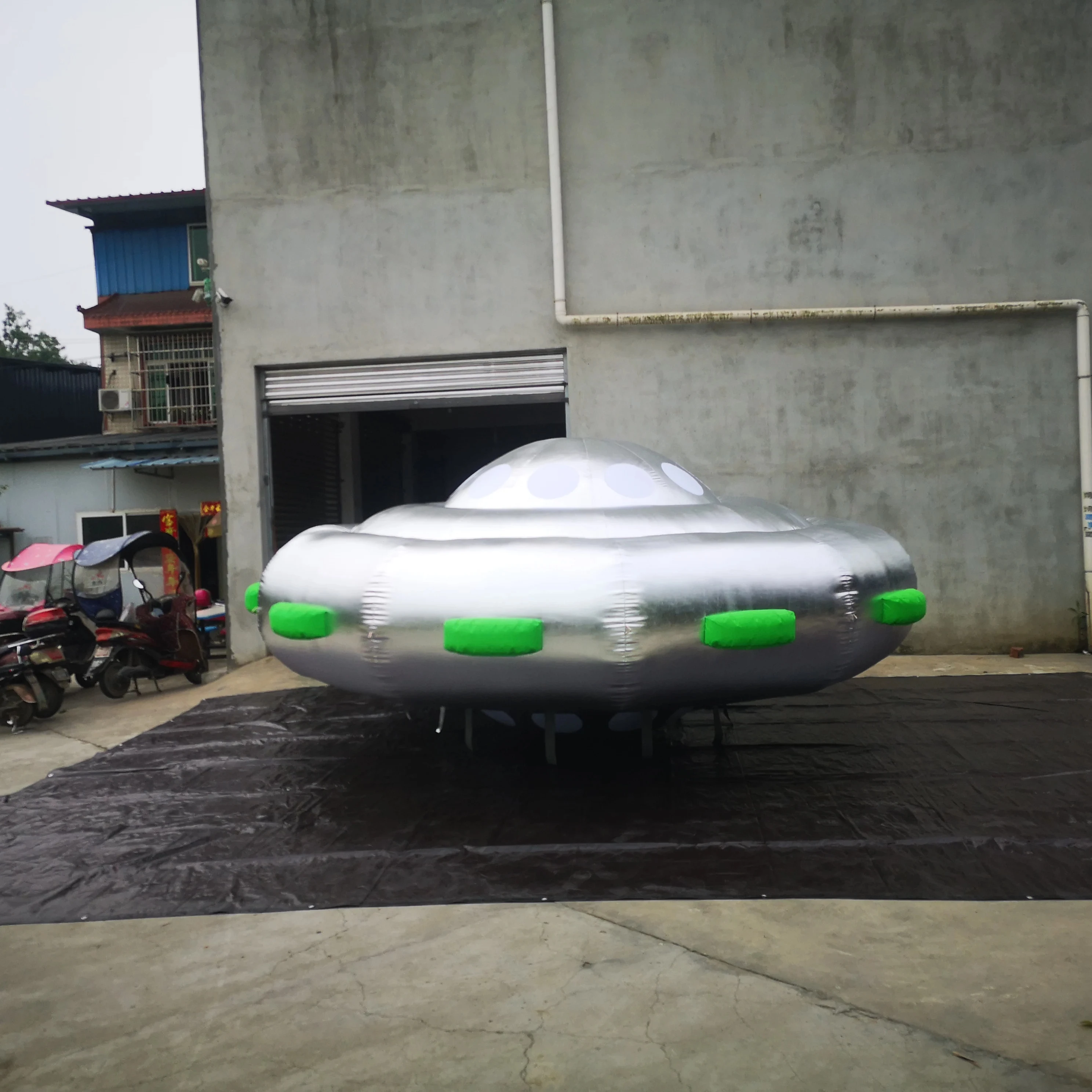 Customized Inflatable Silver Cartoon alien UFO| Alibaba.com