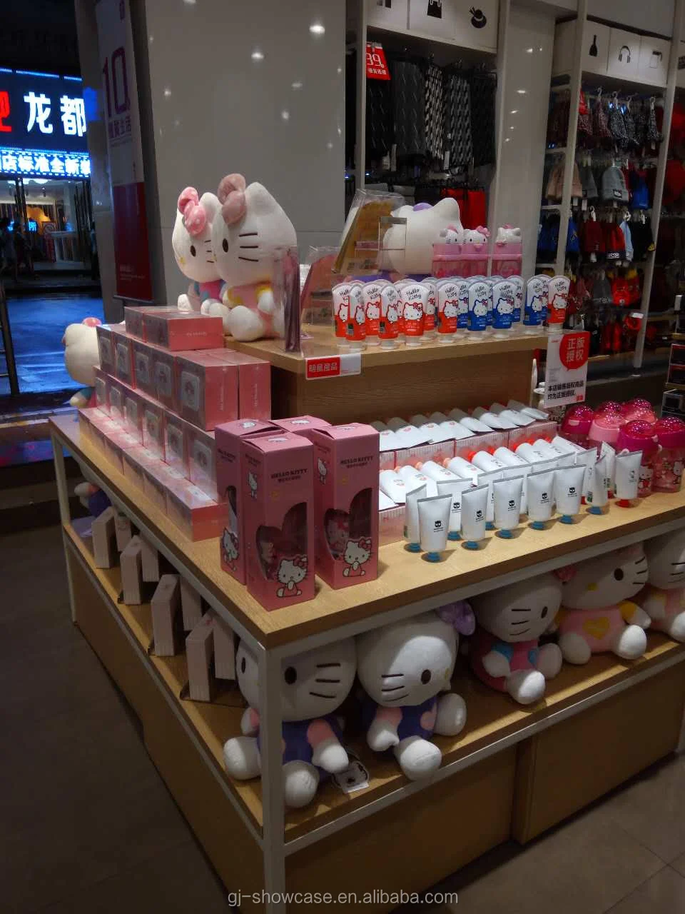 Mini Store Layout 3D - Gift Shop Floor Plan & Display Racks