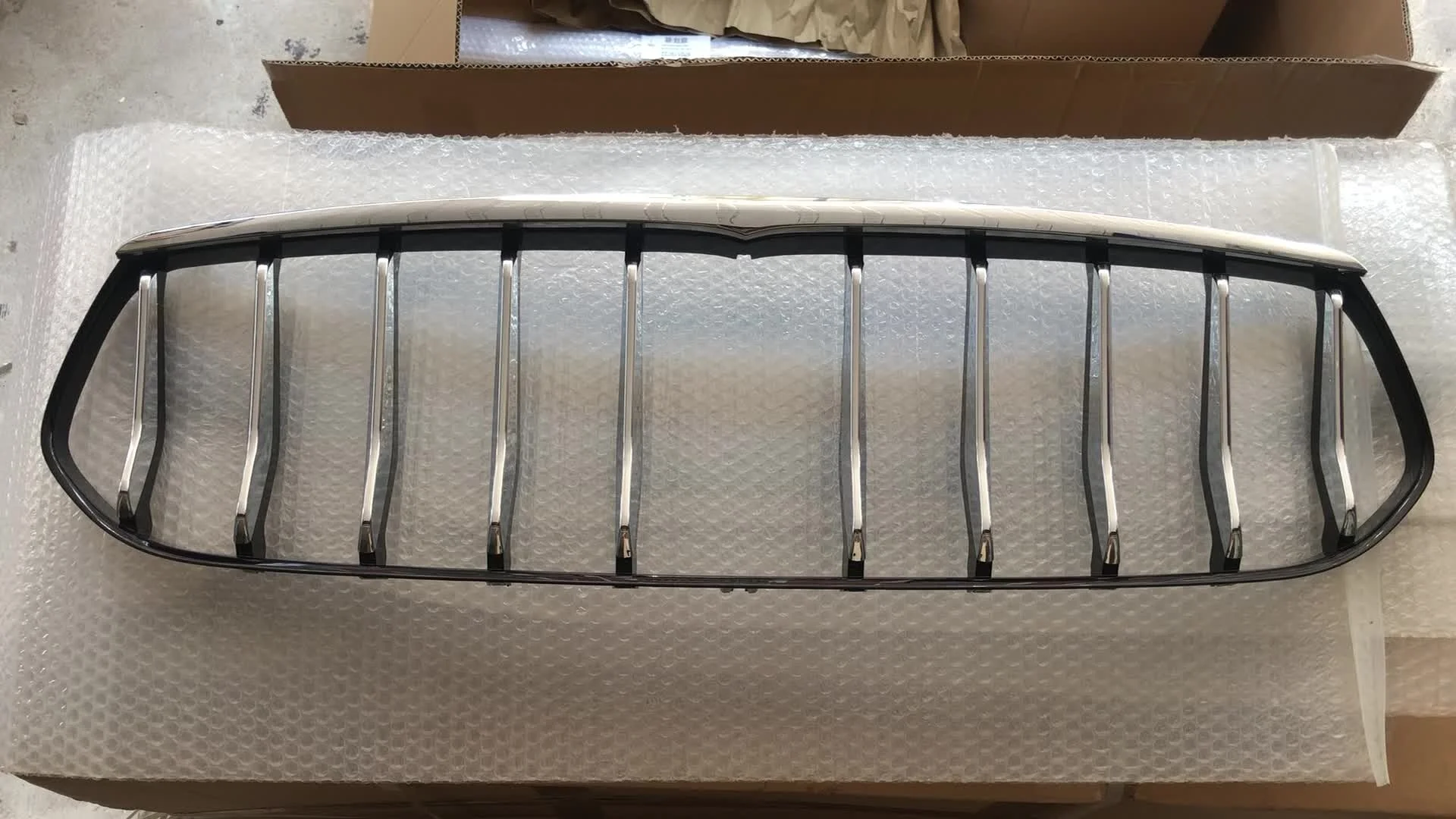 OEM 673007000 กระจังหน้าสําหรับ Quattroporte 2017+| Alibaba.com