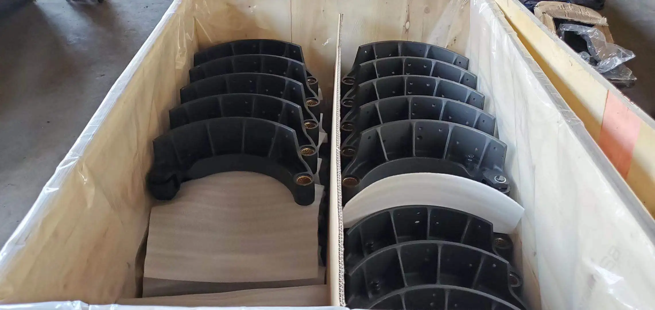 Trailer Brake Shoes Replacement 4551q 15205191 - Buy China Factory ...