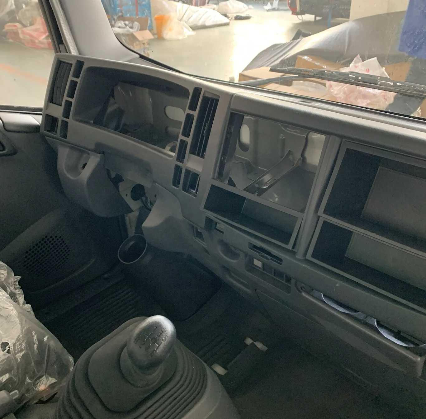 TRUCK COMPLETE CABIN FOR 700P ELF NPR85 - Durable & Comfortable