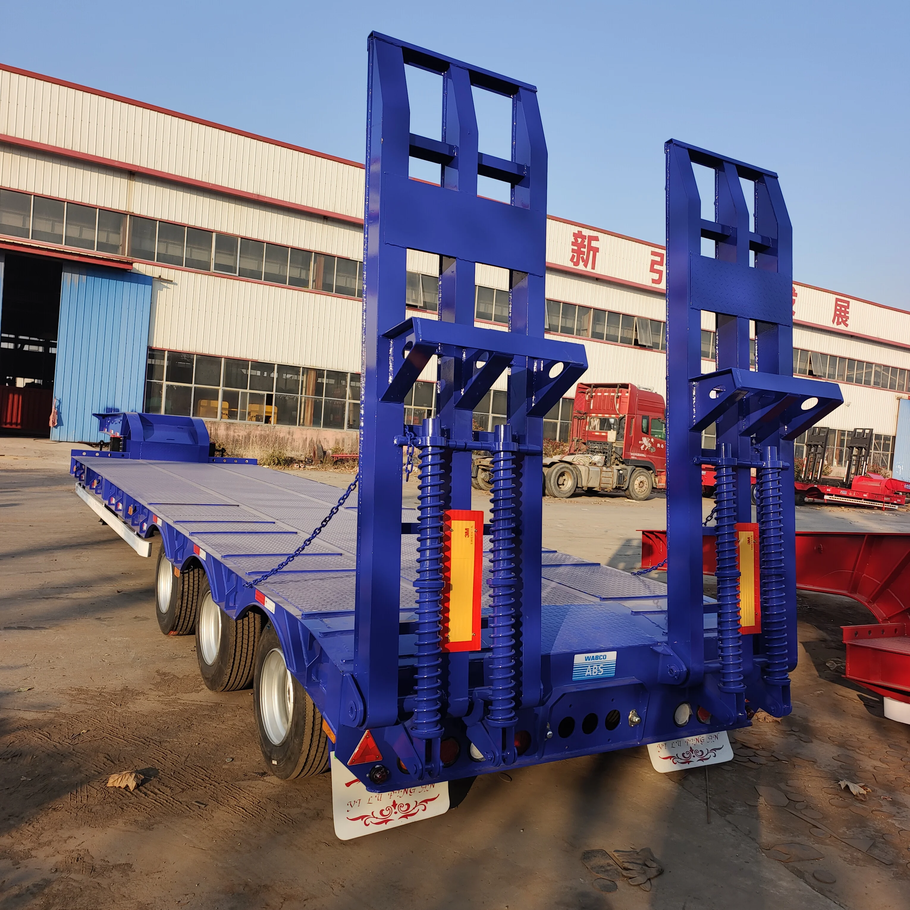 Low Bed 50 Ton Heavy Duty Transport Truck Factory Priced Trailer For ...