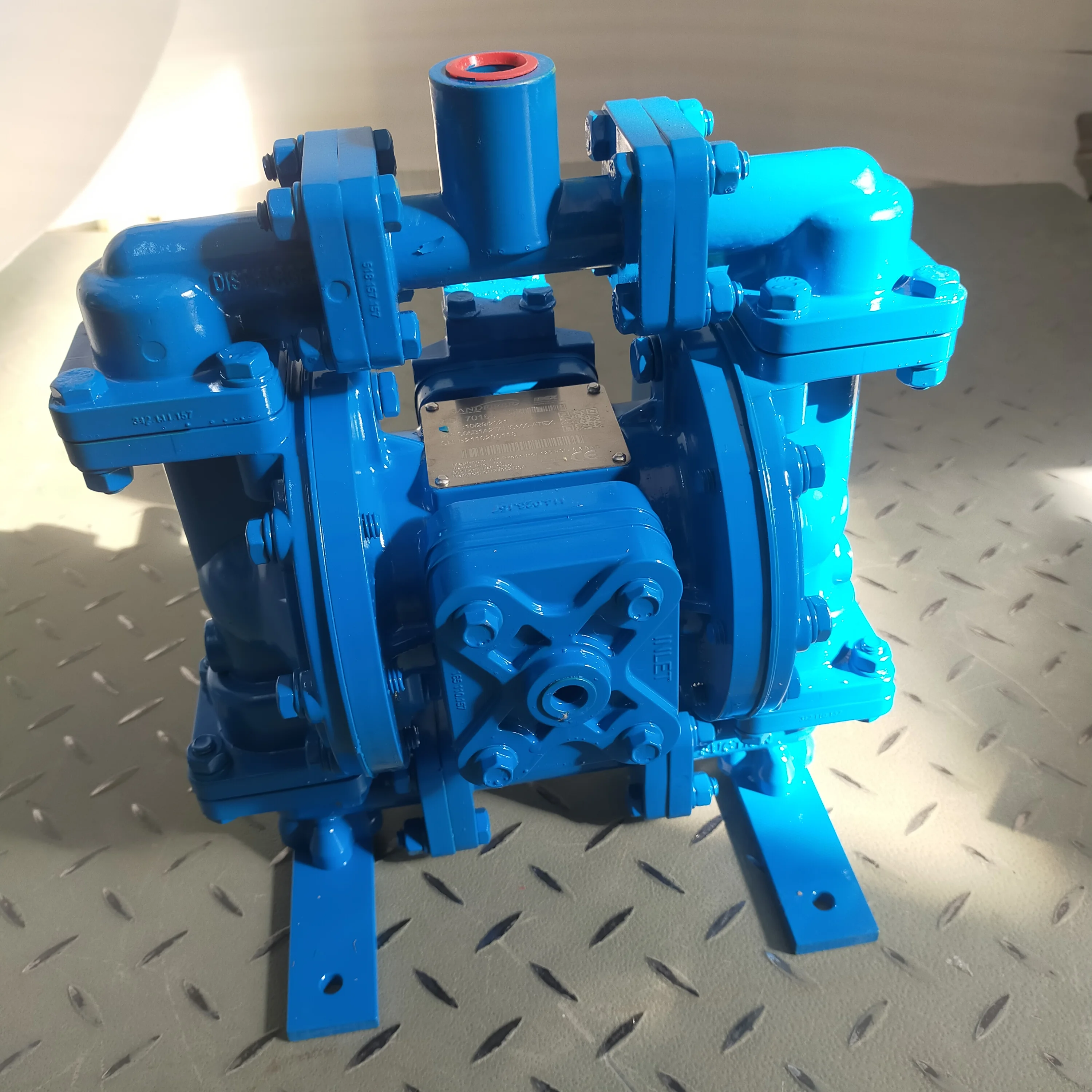 Sandpiper S05B1A2TANS600 - Reliable Air Operated Diaphragm Pump