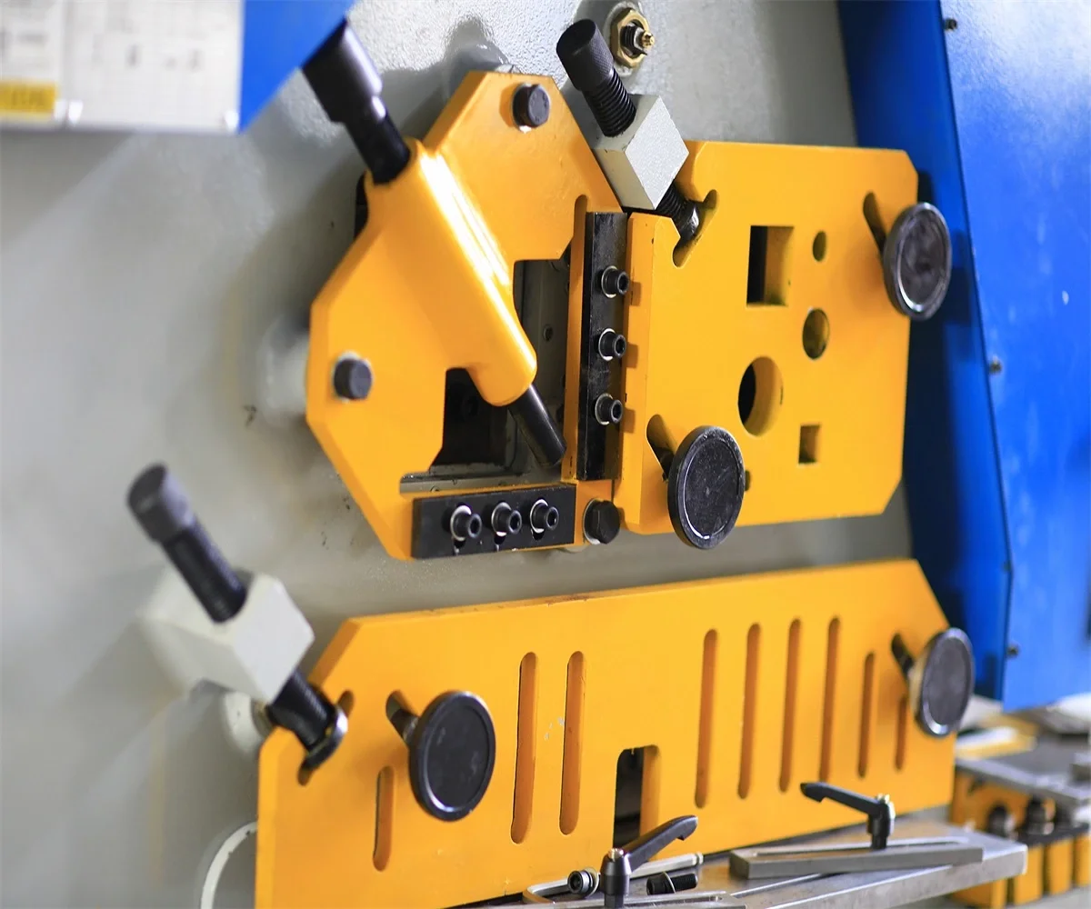 Iron Worker Shearing and Punching Q35-16 40 Ton Machine