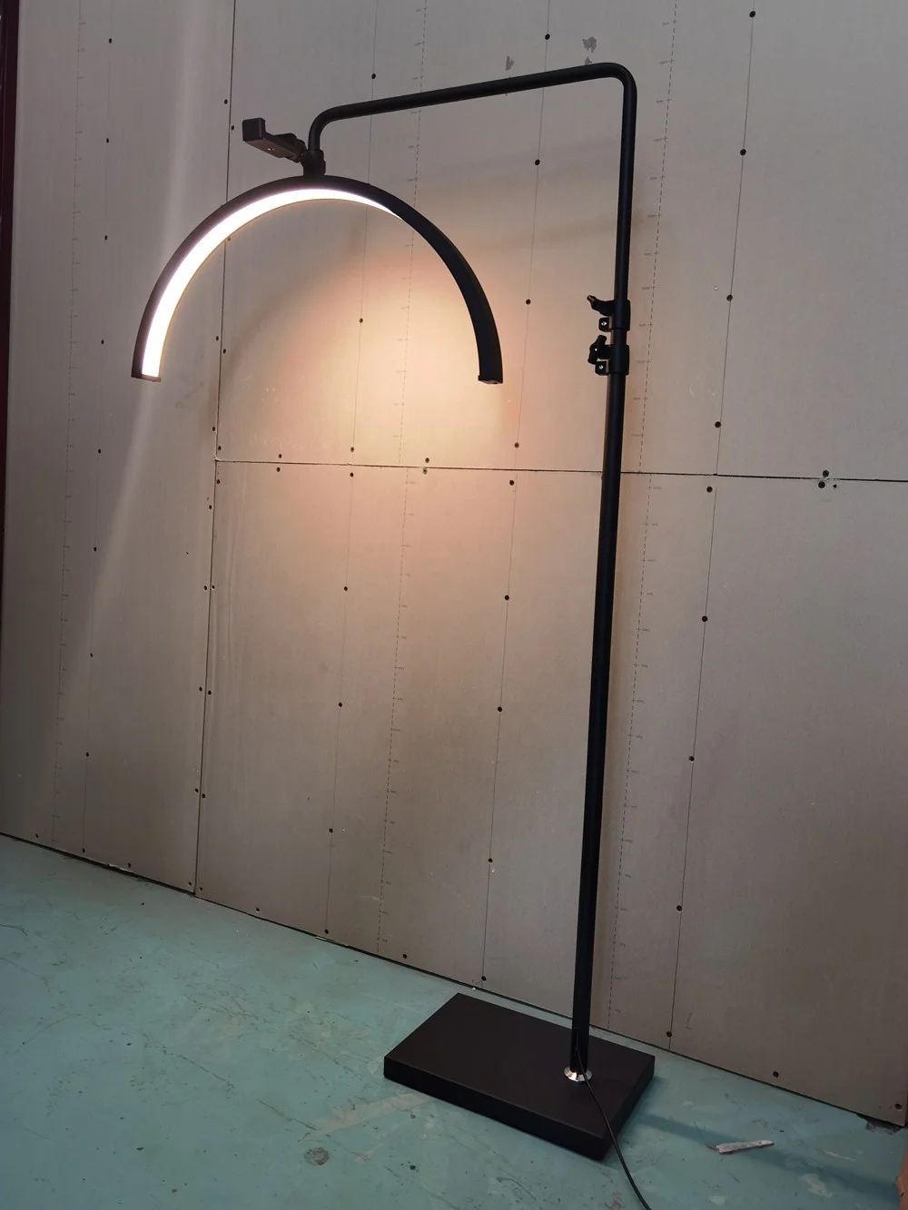 Biumart 2023 New Arrival Eyelash Led Beauty Light Half Moon Shape Led ...