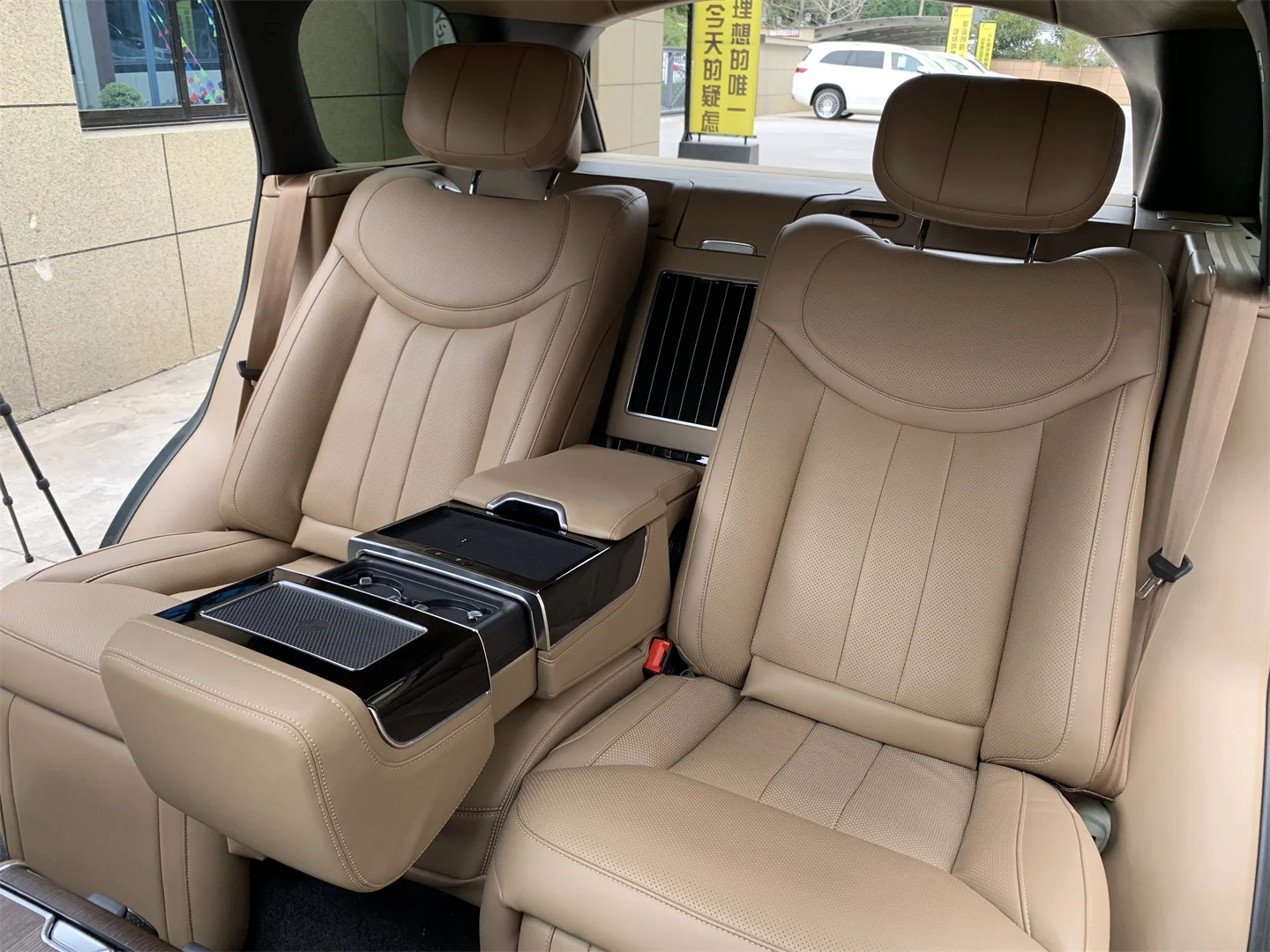 RELYAUTO Range Rover Vogue Interior Upgrade Kit & Chairs