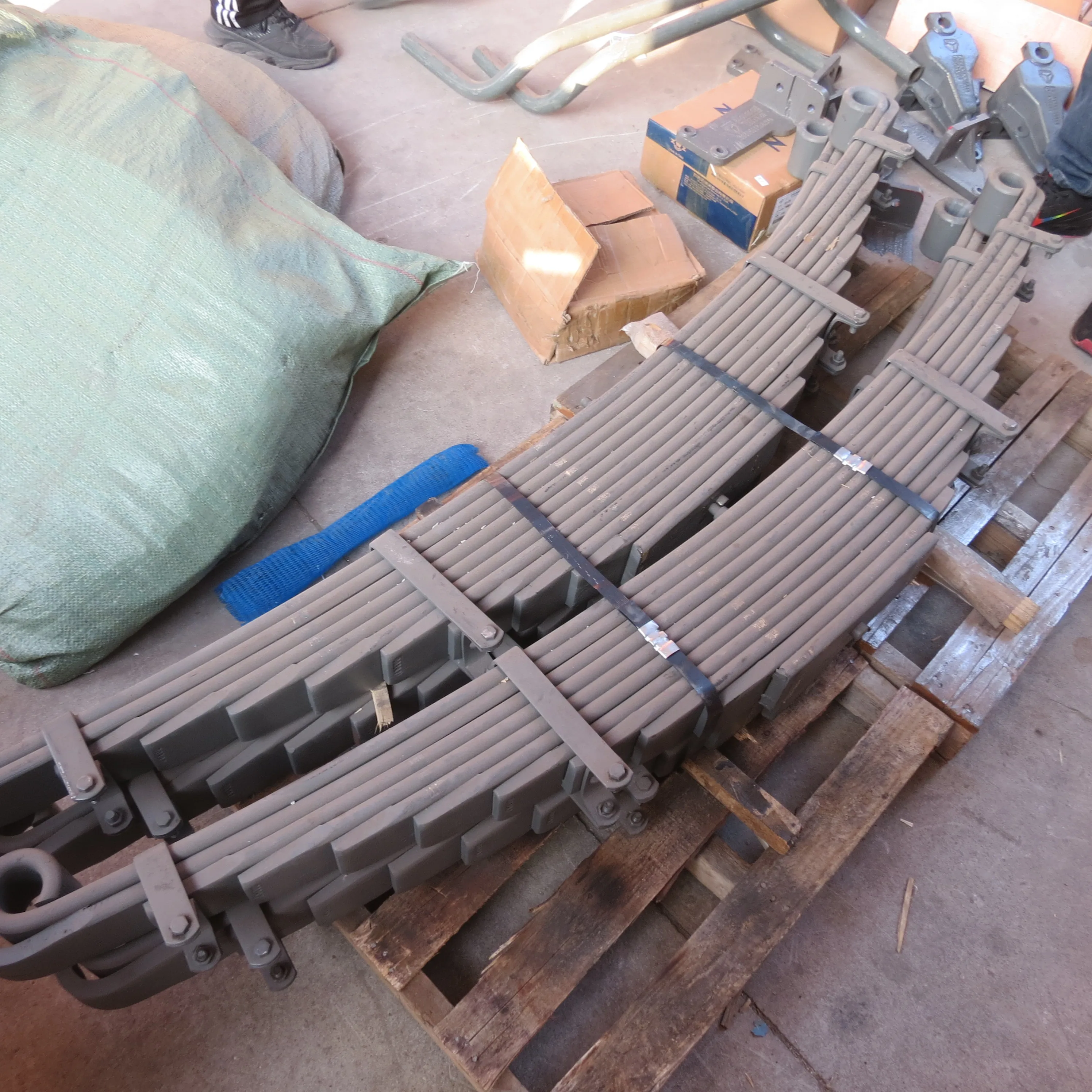 High Quality Trucks And Cars Auto Parts Front Leaf Spring Assembly ...