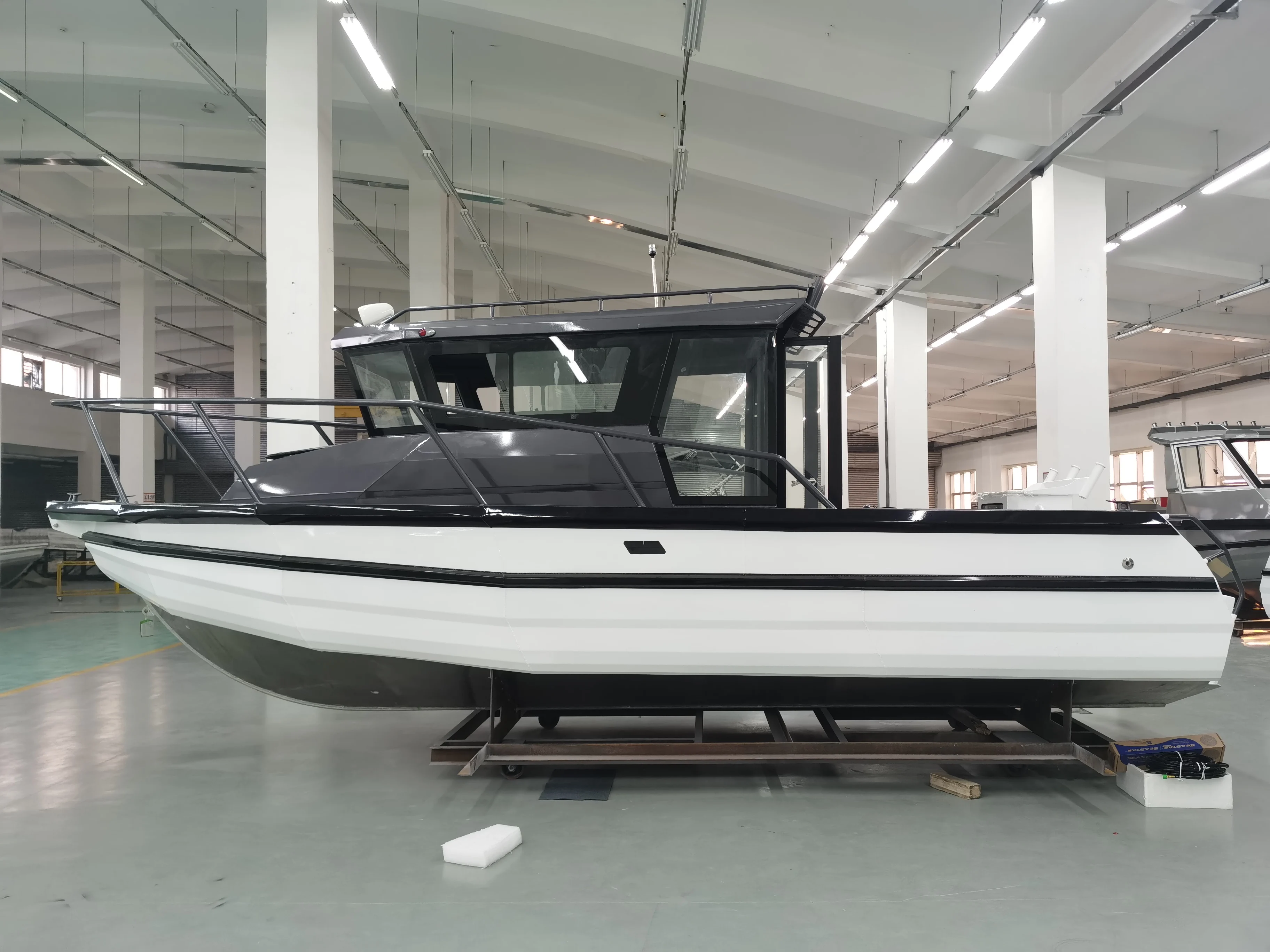 7.5m Full Cabin Aluminum Fishing Boat - Buy Aluminum Boat,Fishing Boat ...