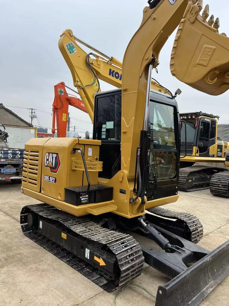 Used Caterpillar 305.5 Mini Crawler Excavator with 5 Ton Operating ...