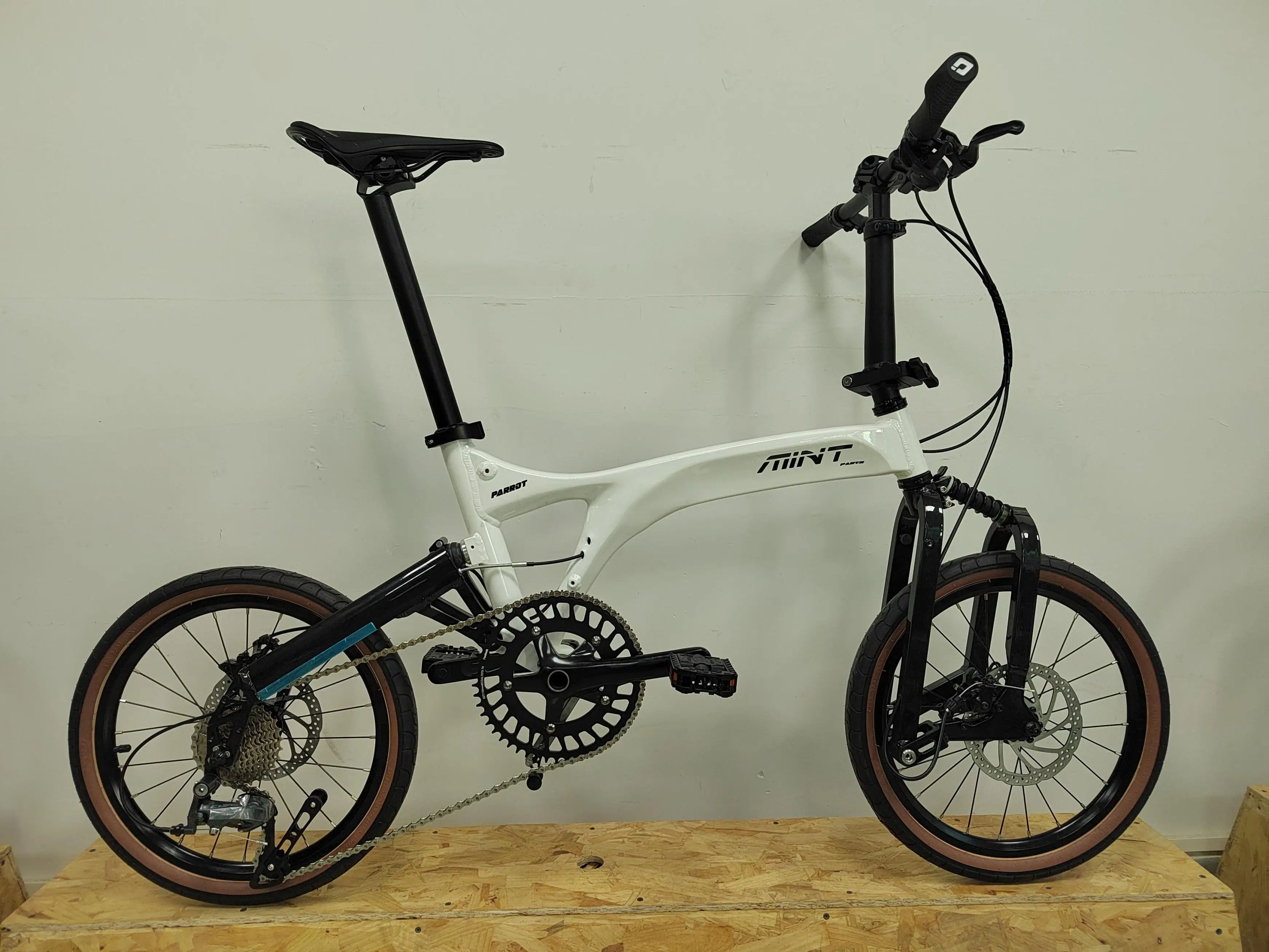 MINT Folding Bicycle - 18-Inch Disc Brake Parrot Mini Bike