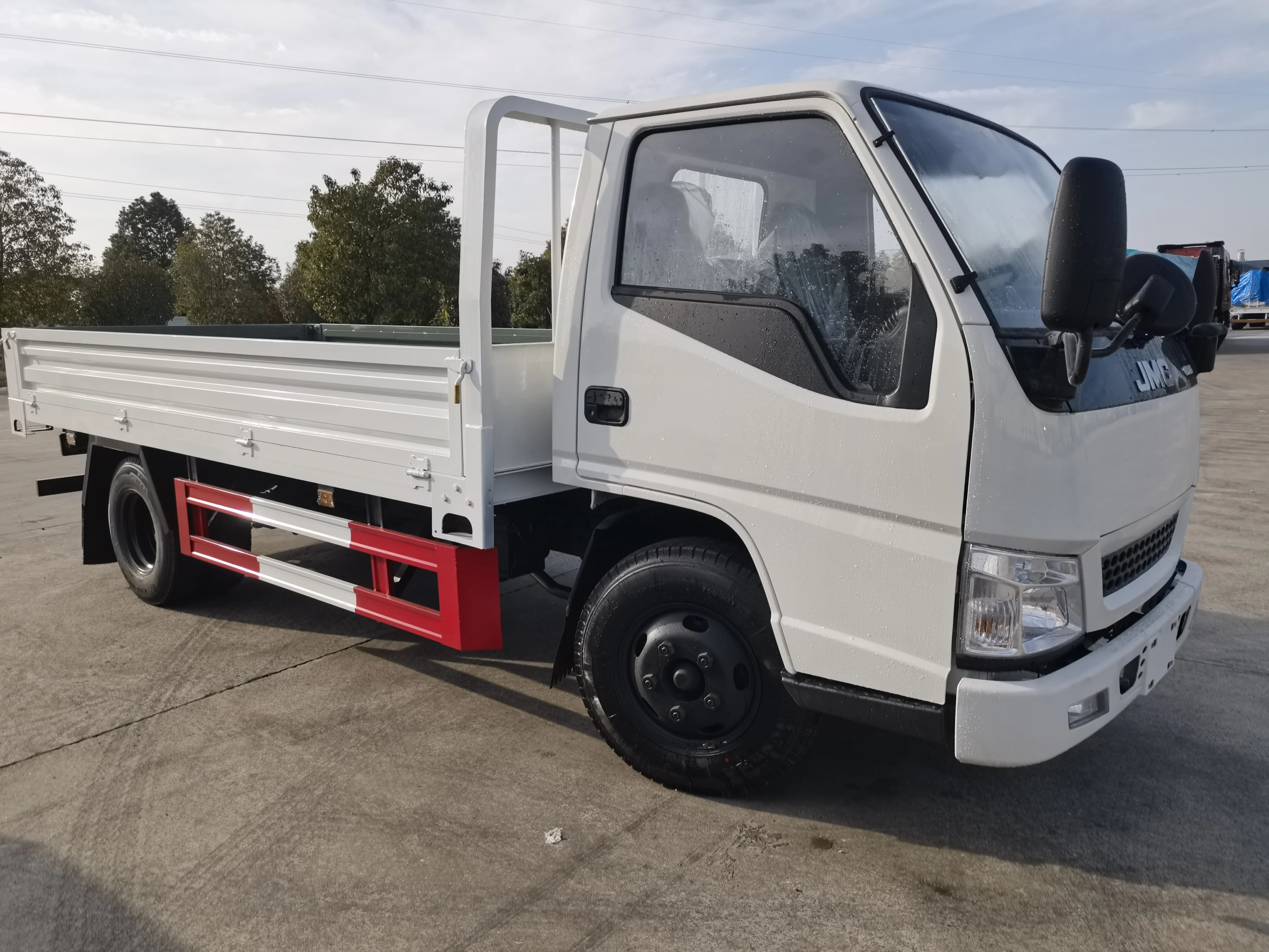 5ton Chinese Small Trucks Isuzu 4x2 Mini Diesel Light Cargo Truck - Buy ...