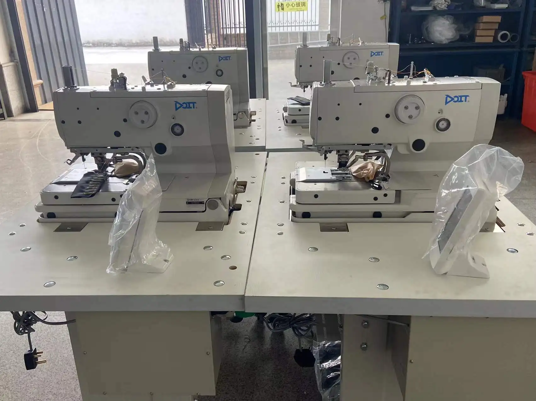 DT 9820 Industrial Button Hole Sewing Machine - Easy & Efficient