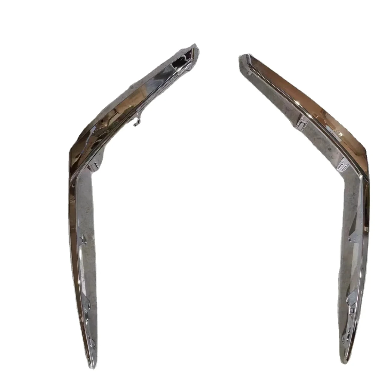 Nissan KICKS Front Bumper Headlight Strip - OEM 62075-5R60A