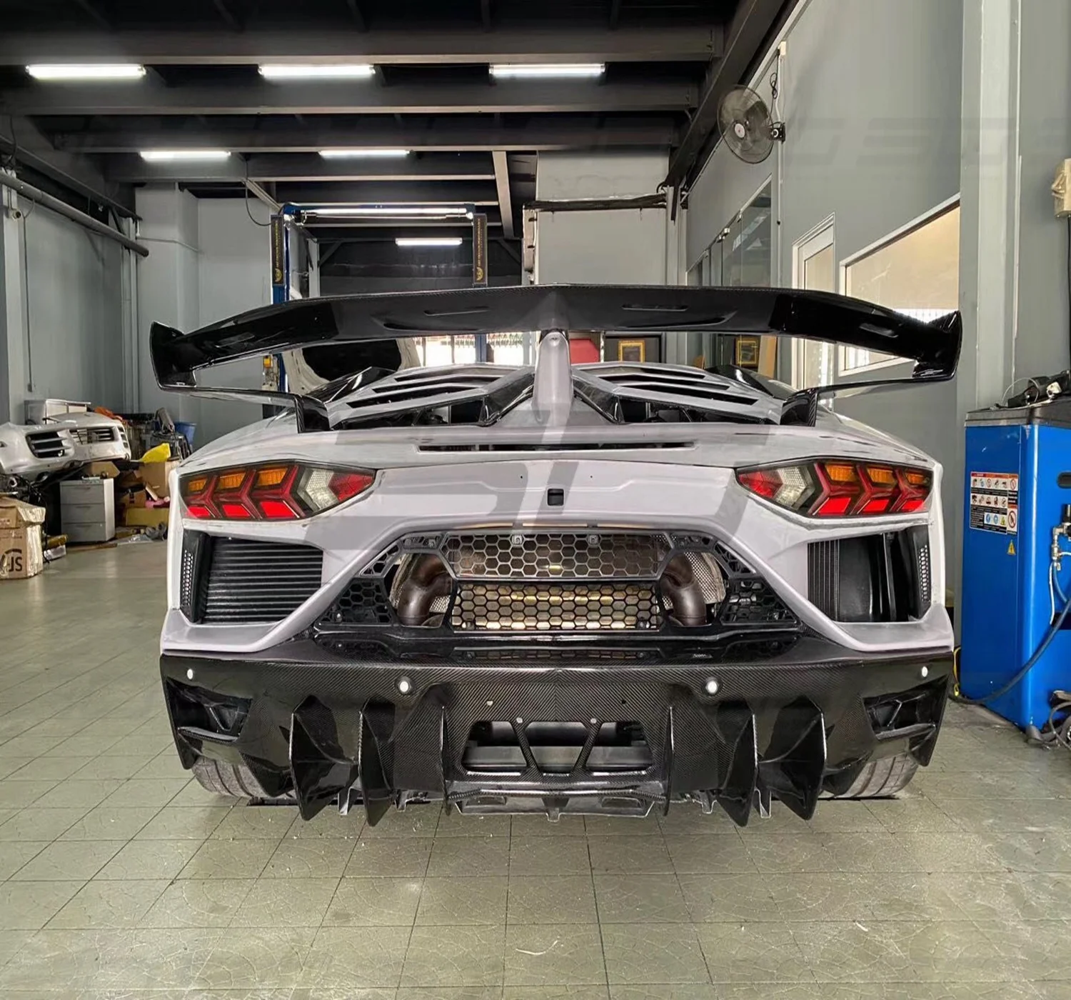 Svj Style Custom Full Body Kits Rear Spoiler Carbon Fiber Mix ...