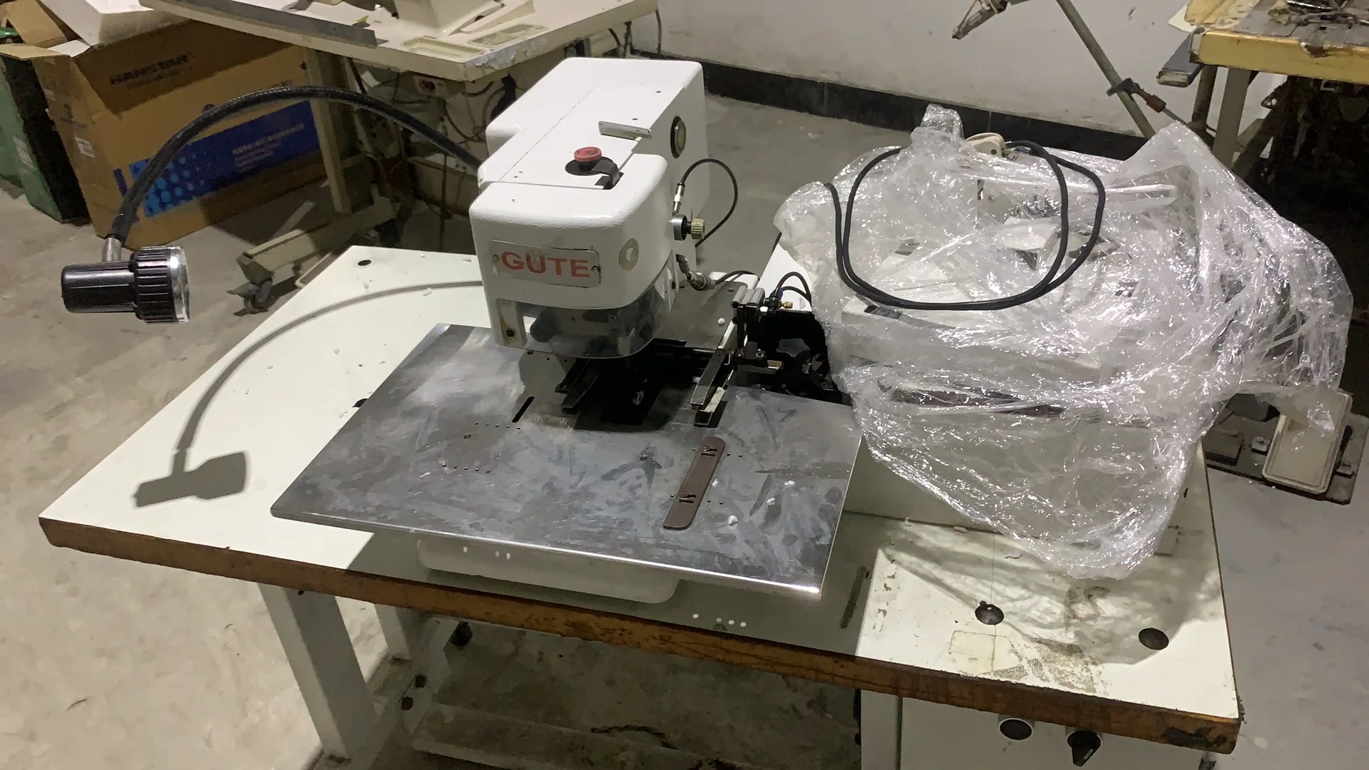 Used APW-895 Industrial Automatic Pocket Welting Sewing Machine