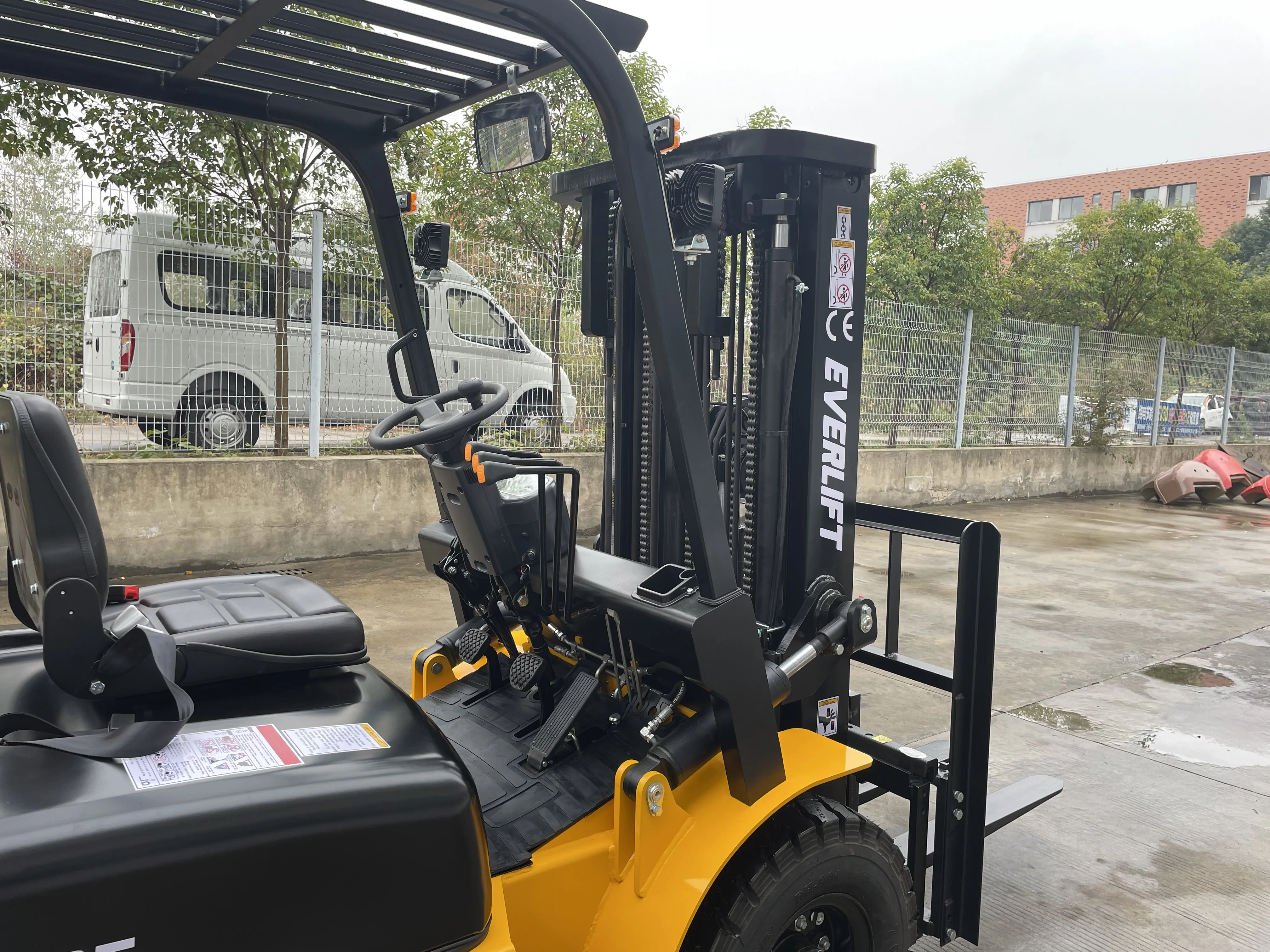 Heli Diesel Forklifts - Reliable 2 Ton to 3 Ton Capacity