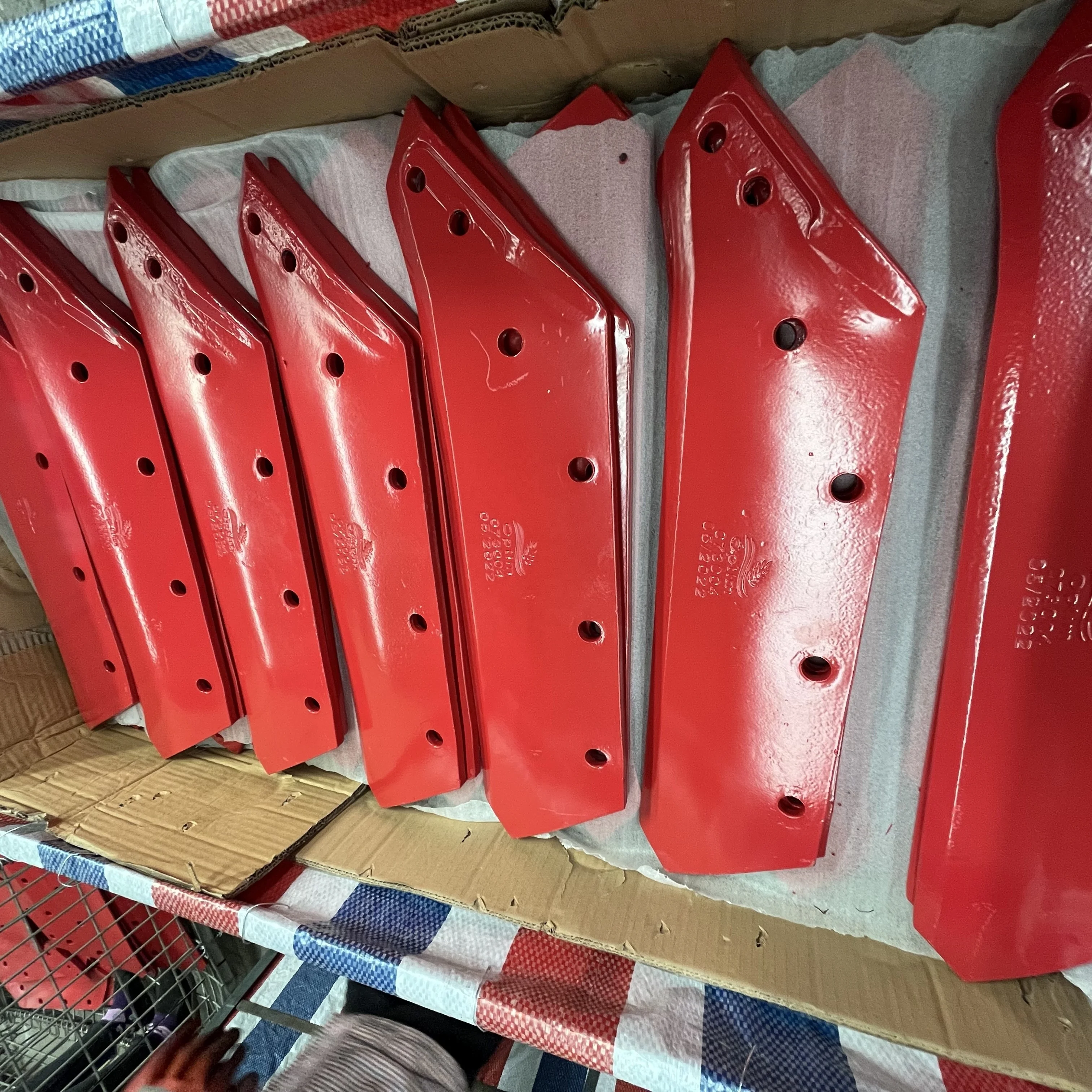 Plow Shovel and Plow Tip for Agricultural Machine 3364150 3364151