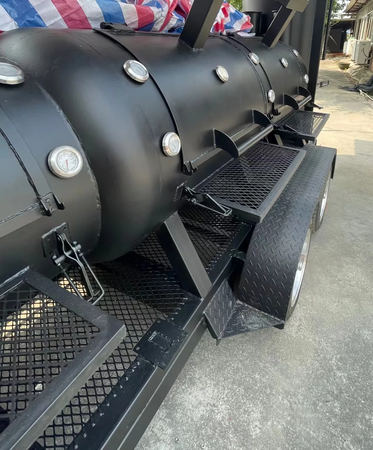 Customized Triple Door Roof Trailer Smoker - Origin: Guangdong