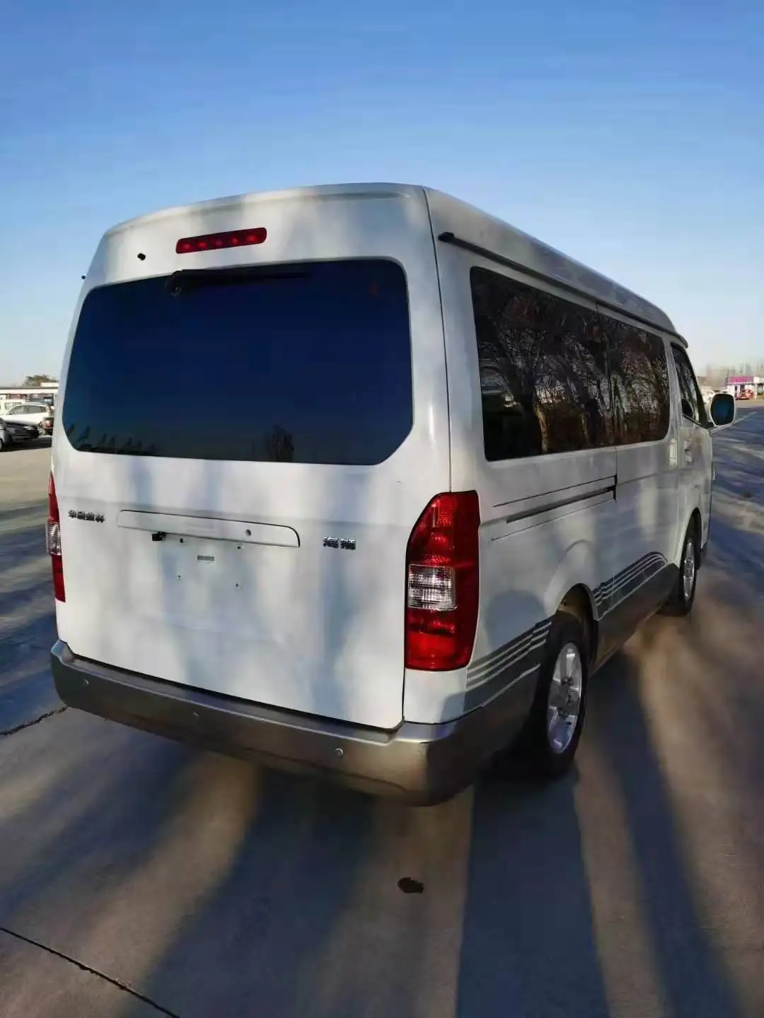 Jinbei H2 Hiace Bus Engine for Sale - 9 Seats Used Mini Bus