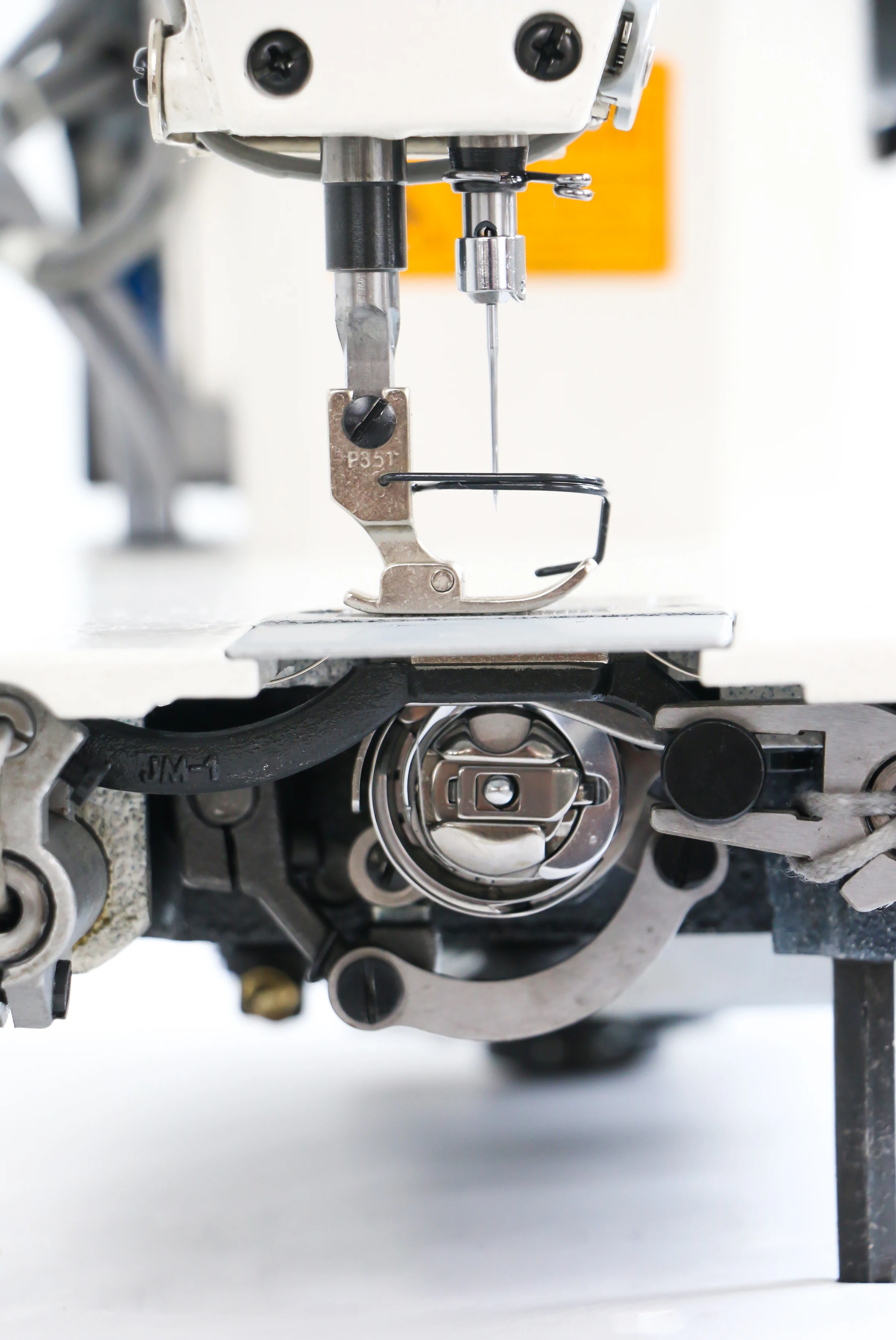 Hk 9988-d3 Computerized Industrial Lockstitch Sewing Machine With Touch ...