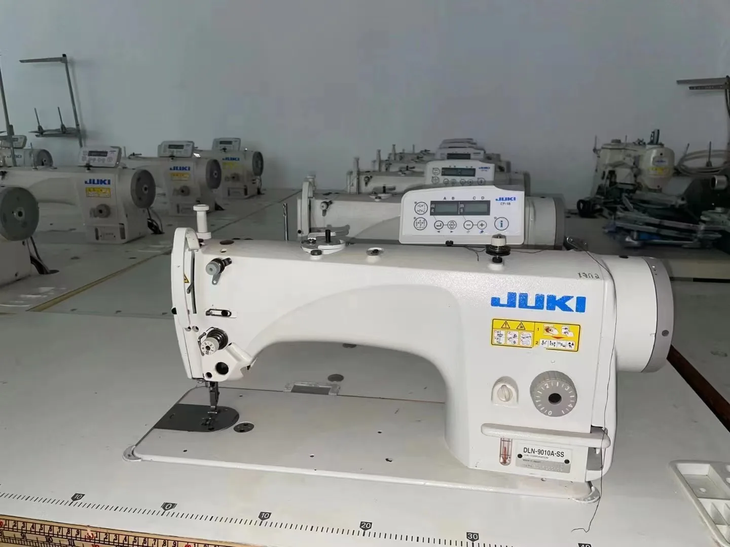 Japan Used Jukis 9010a Single Needle Lockstitch Industrial Sewing ...