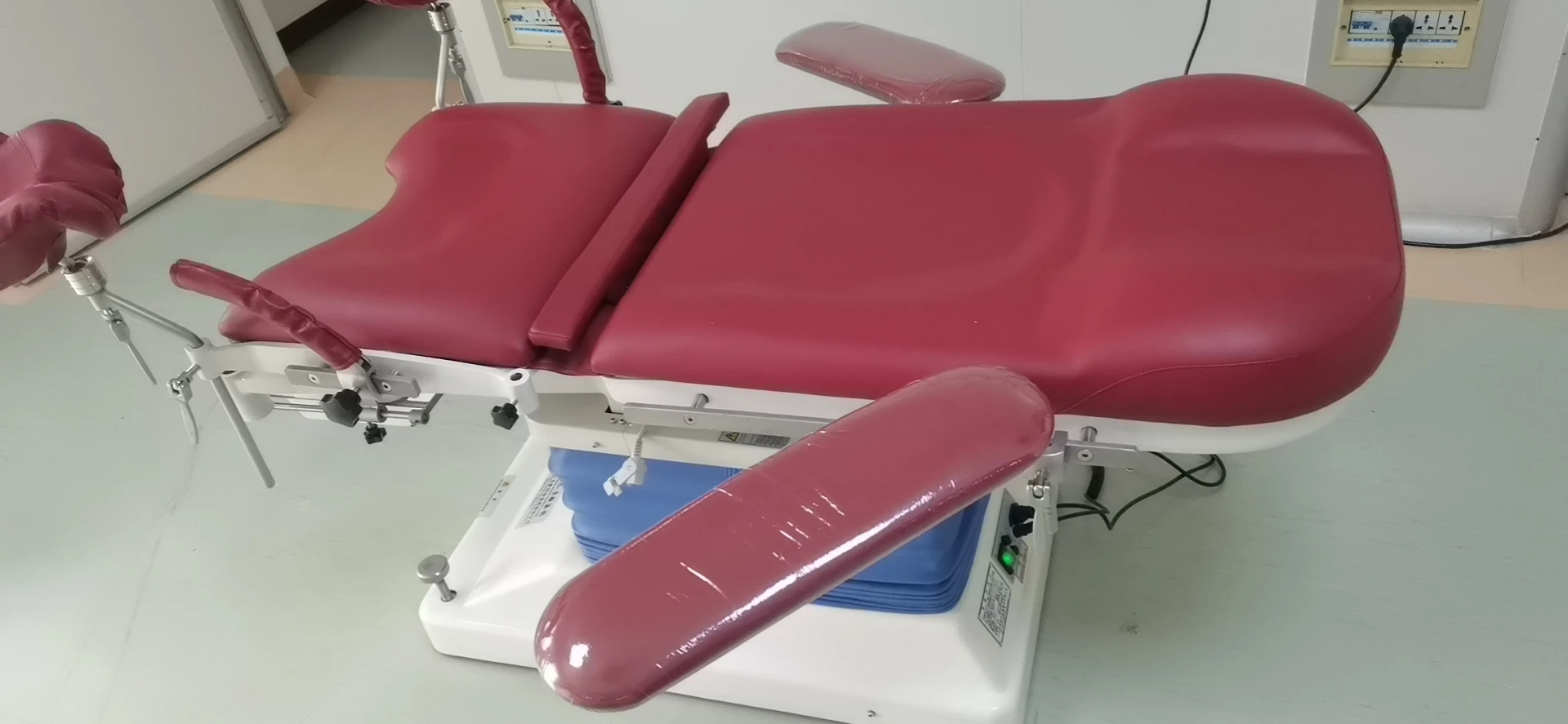 MT3000 Electric Gynecology Operating Table Gynecology Examination Table ...