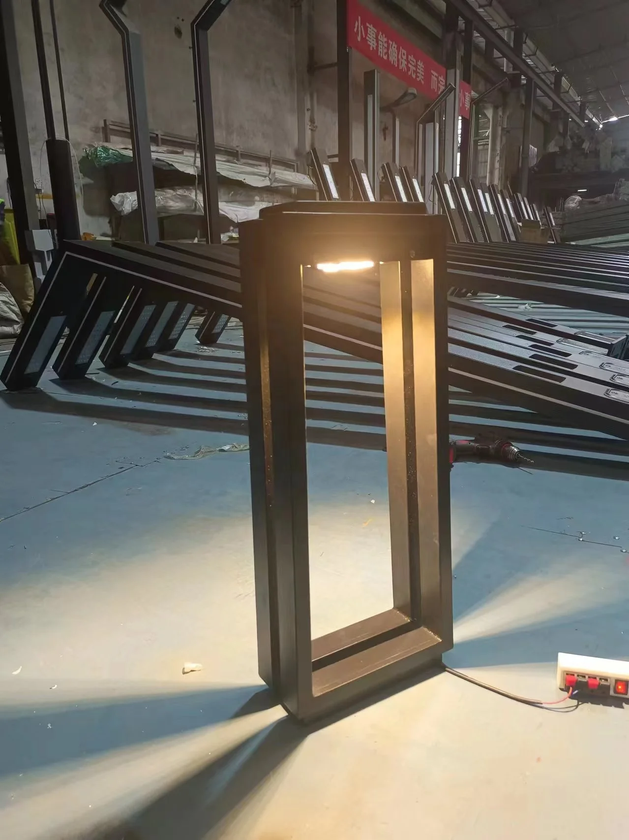 Outdoor IP65 Waterproof LED Bollard for Hotel & Gardens