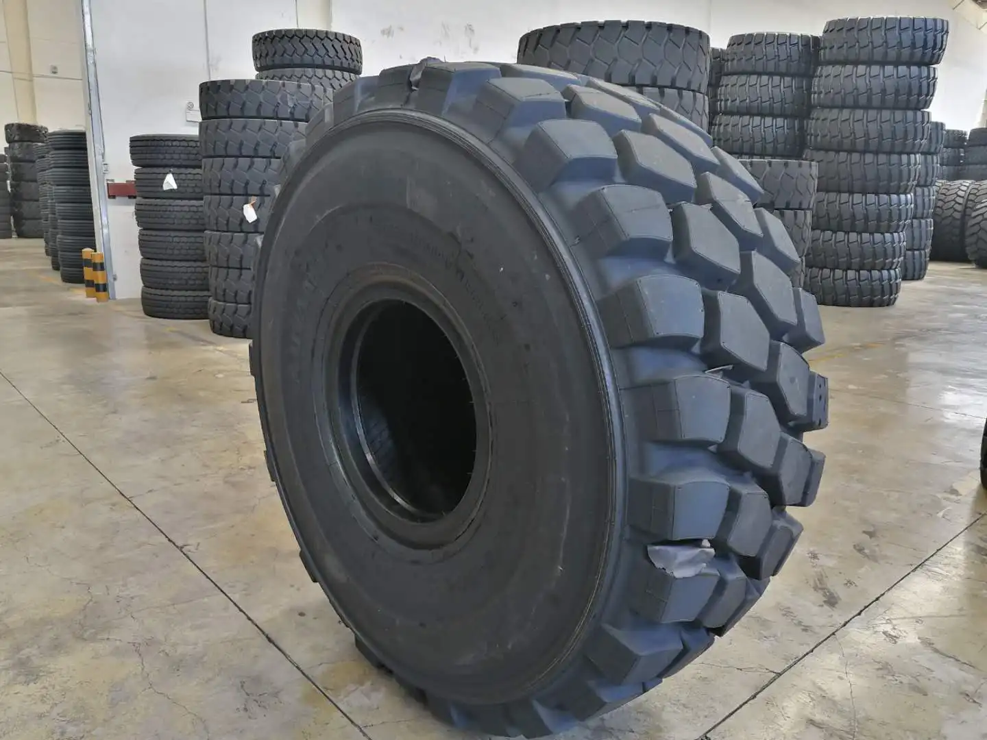 Advance 750/65r25 Glr06 Tl M3,2s,Rc Ad Otr Tires For Industrial Zone And Underground Mine - Buy ...