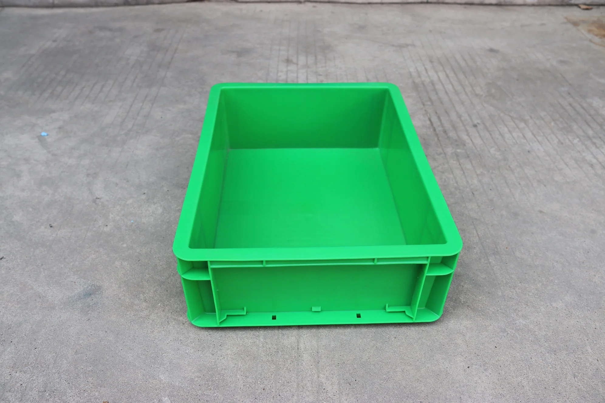 Heavy Duty Bulk Plastic Stackable Storage Bins for Industrial Use