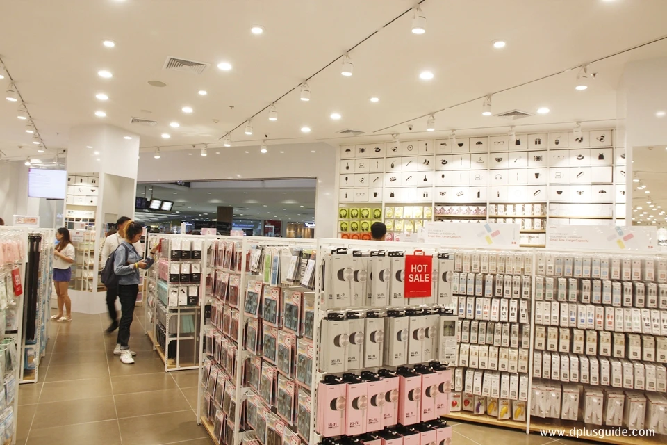 Shelves for Displaying Goods in Supermarkets - Miniso