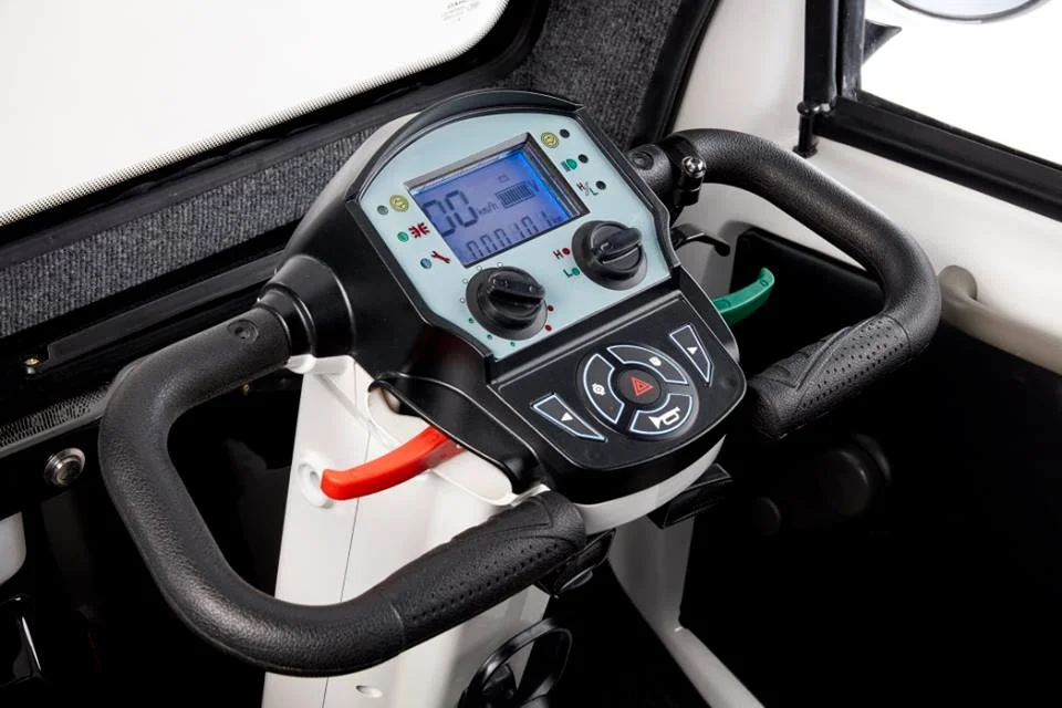 Electric 4 Wheels Enclosed Mobility Scooter Pavement Cabin Scooter for ...