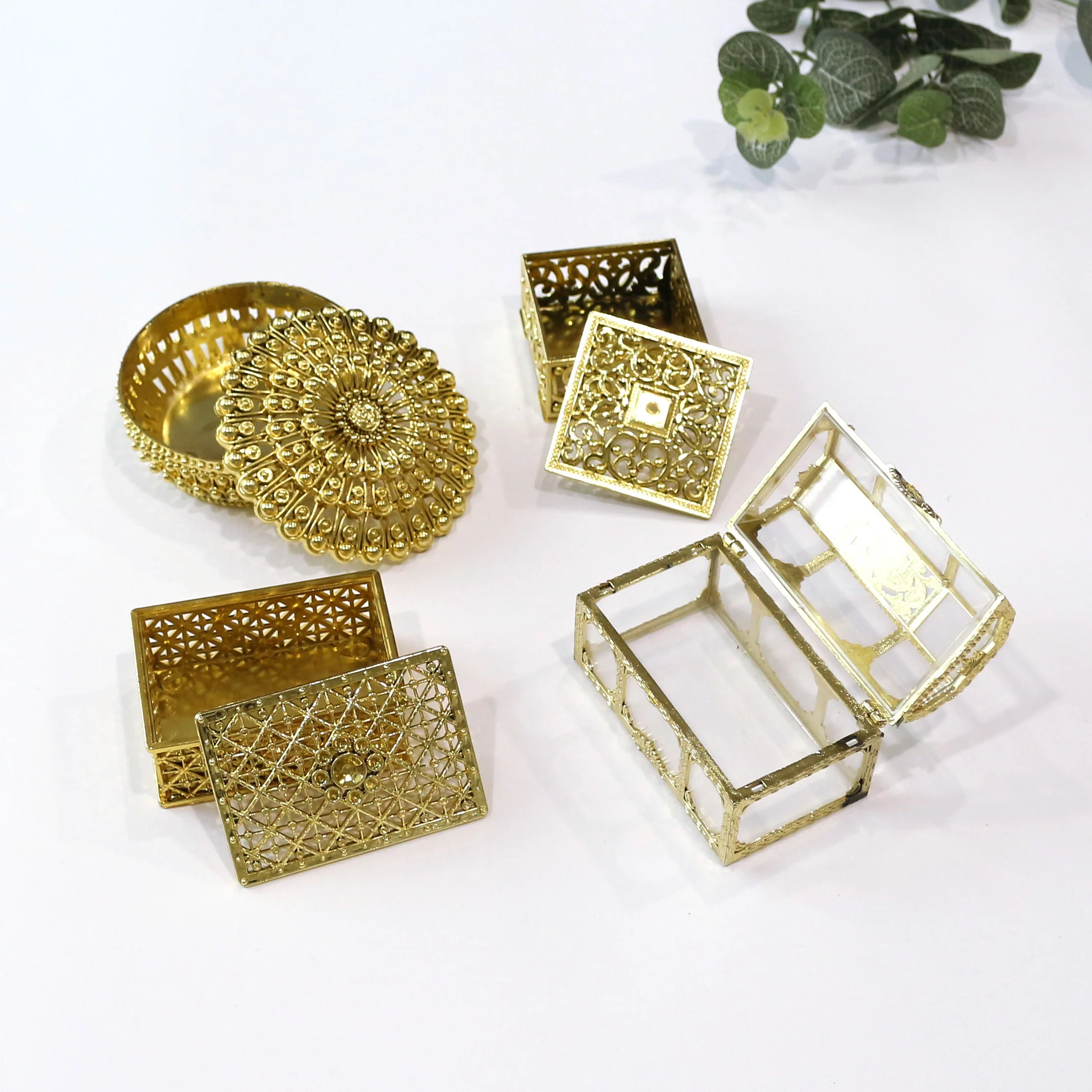 Wholesale Luxury Golden Small Candy Boxes for Weddings