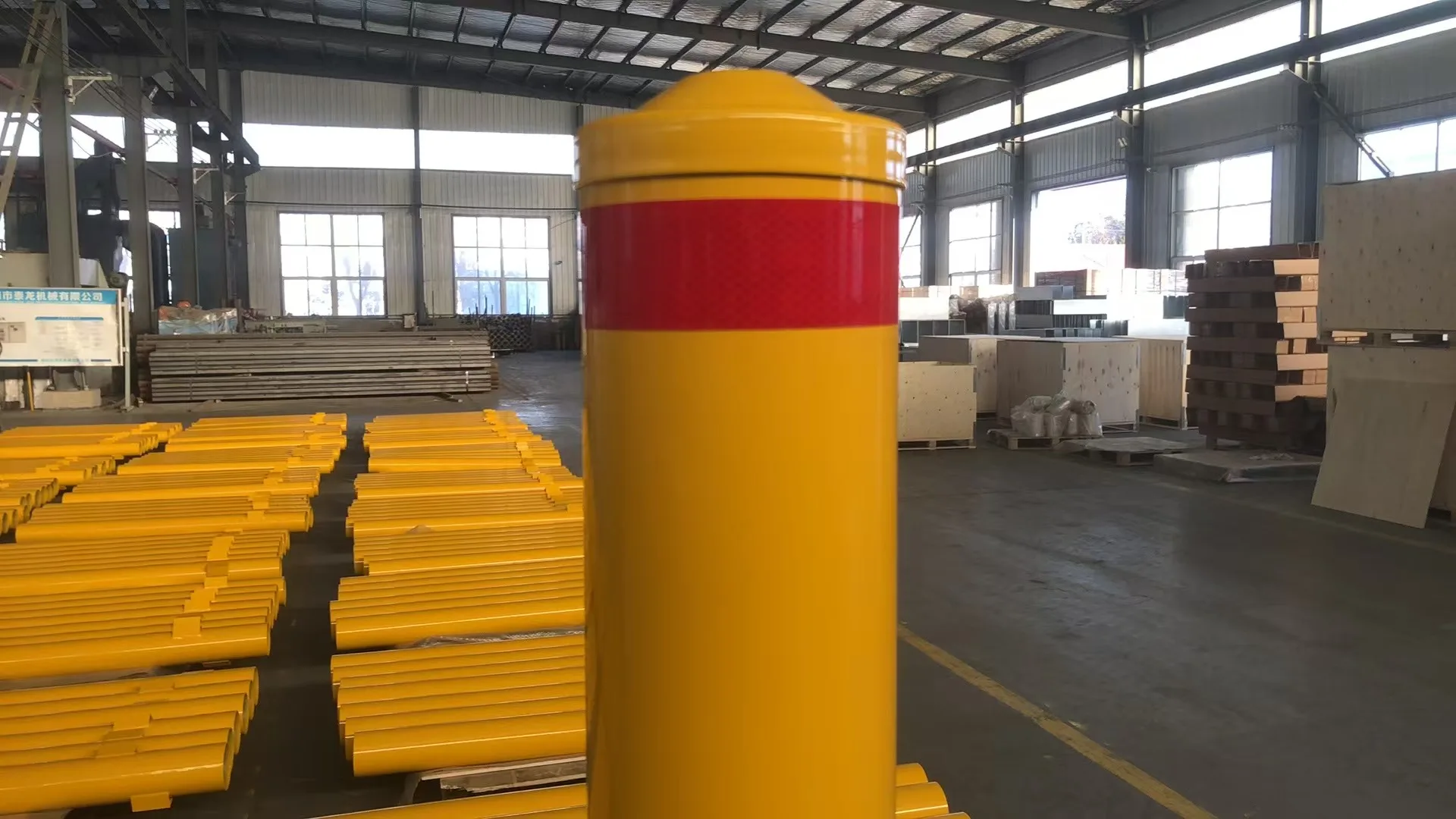 Steel Safety Bollard Parking Pipe Bollard Round/Square Base Australian ...