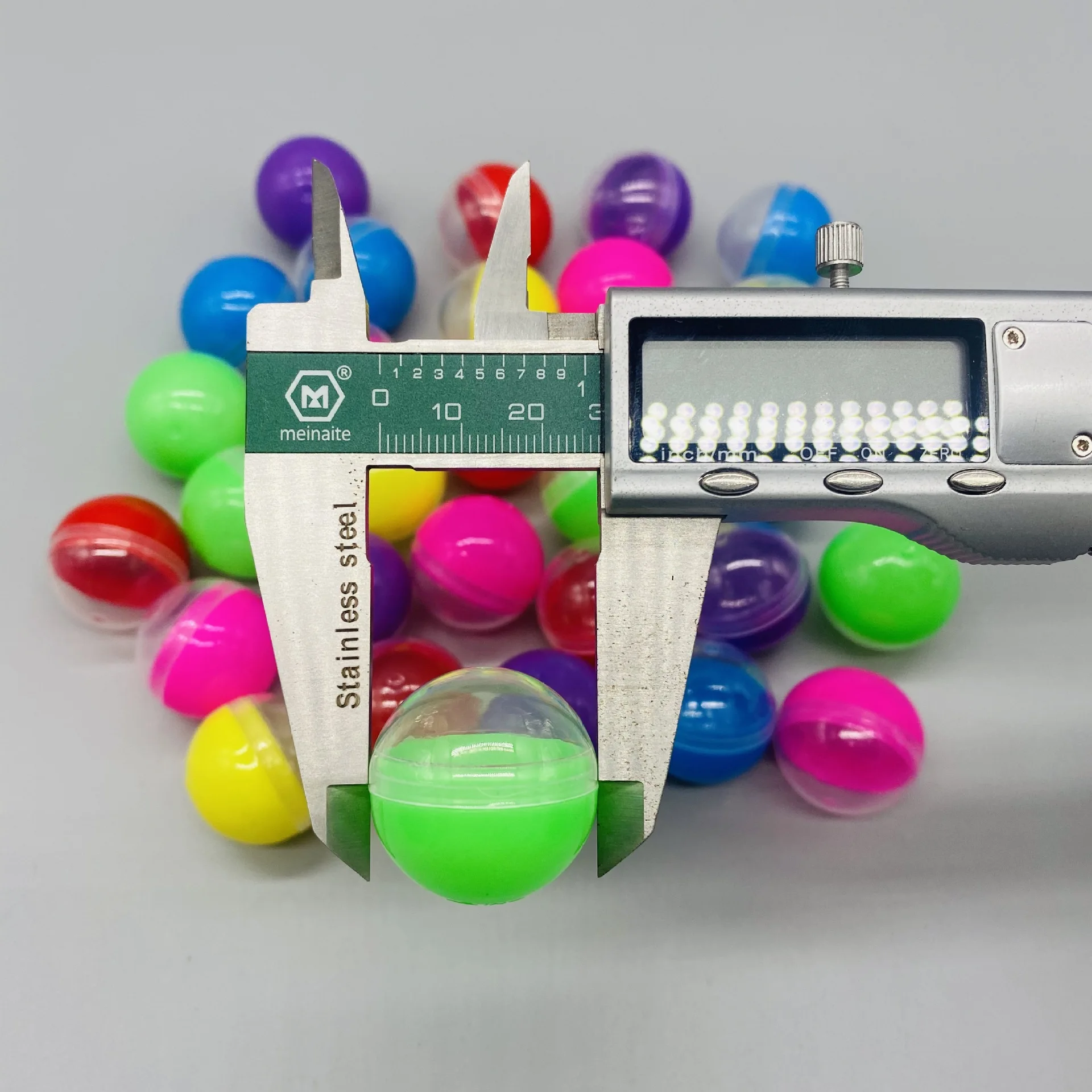 28mm Gachapon Vending Machine - Custom Gashapon Capsules