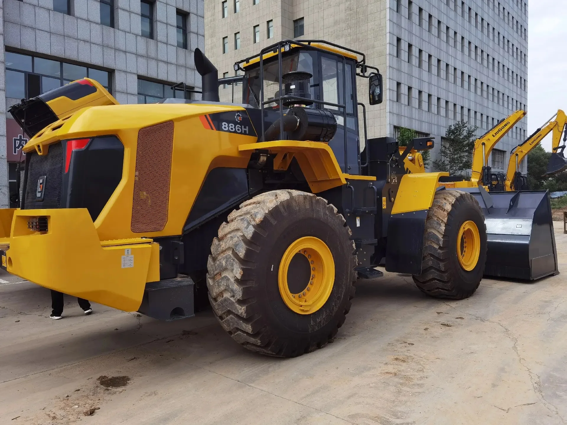 Unmatched Loading Capability: Cummins-powered Loader 886h,8 Ton Loader ...