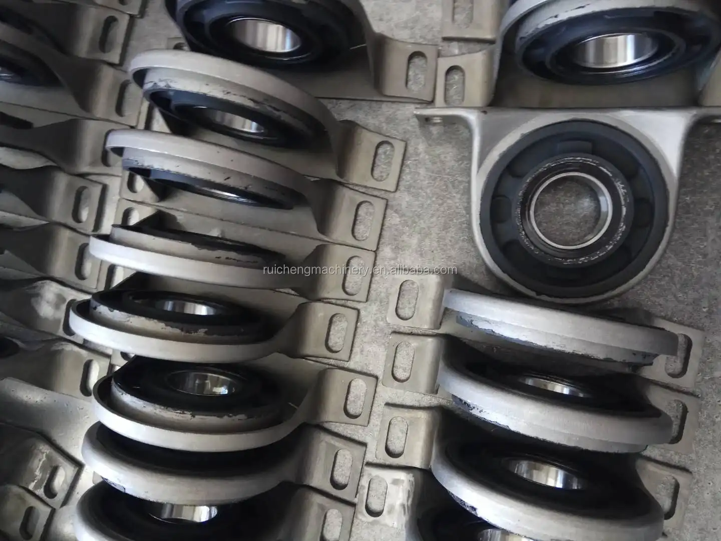 Cardan Shaft Center Bearing Hanger Spare Part for Sprinter