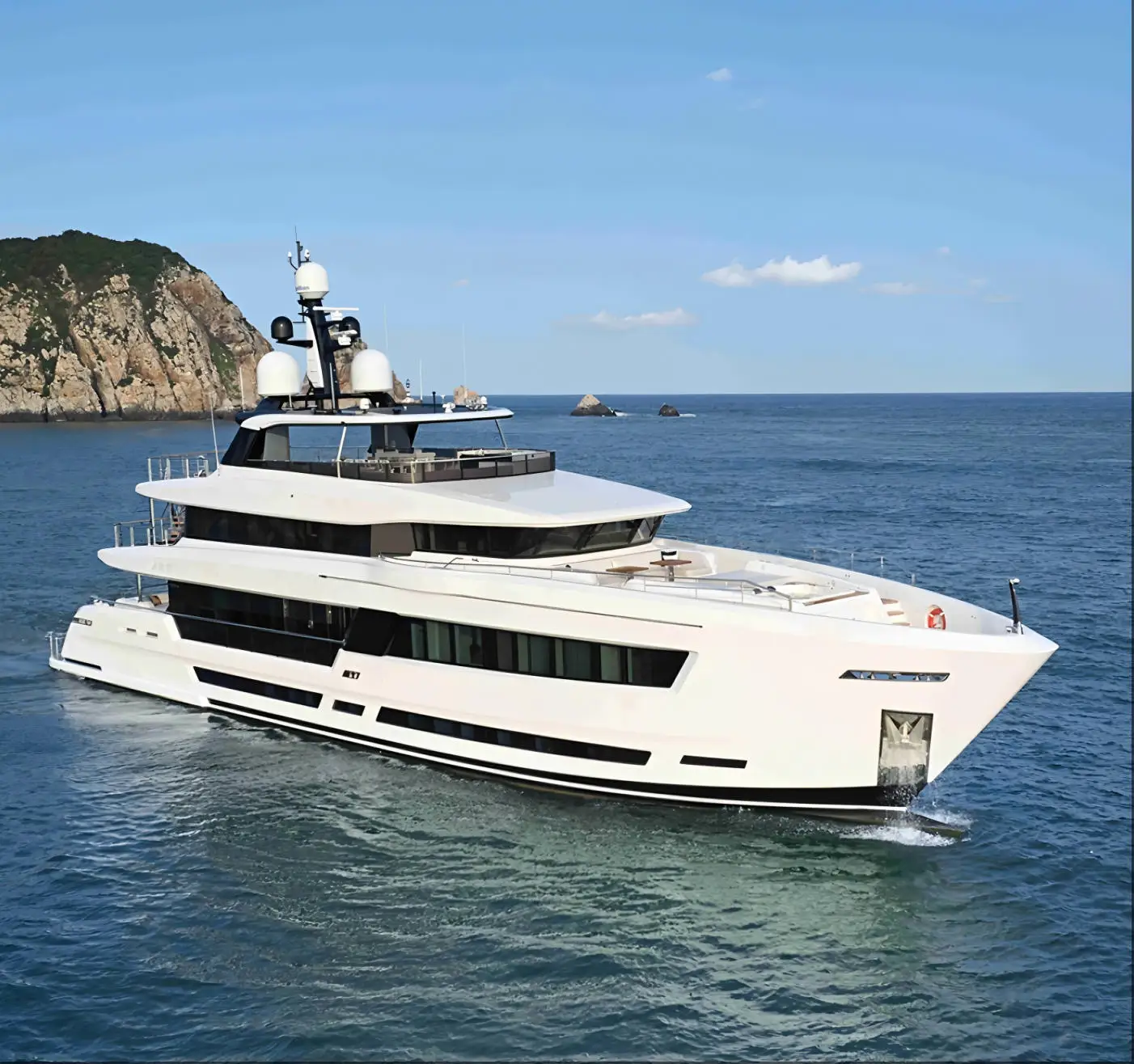 142-foot Super Luxury Yacht - Perfect for Sightseeing & Fishing