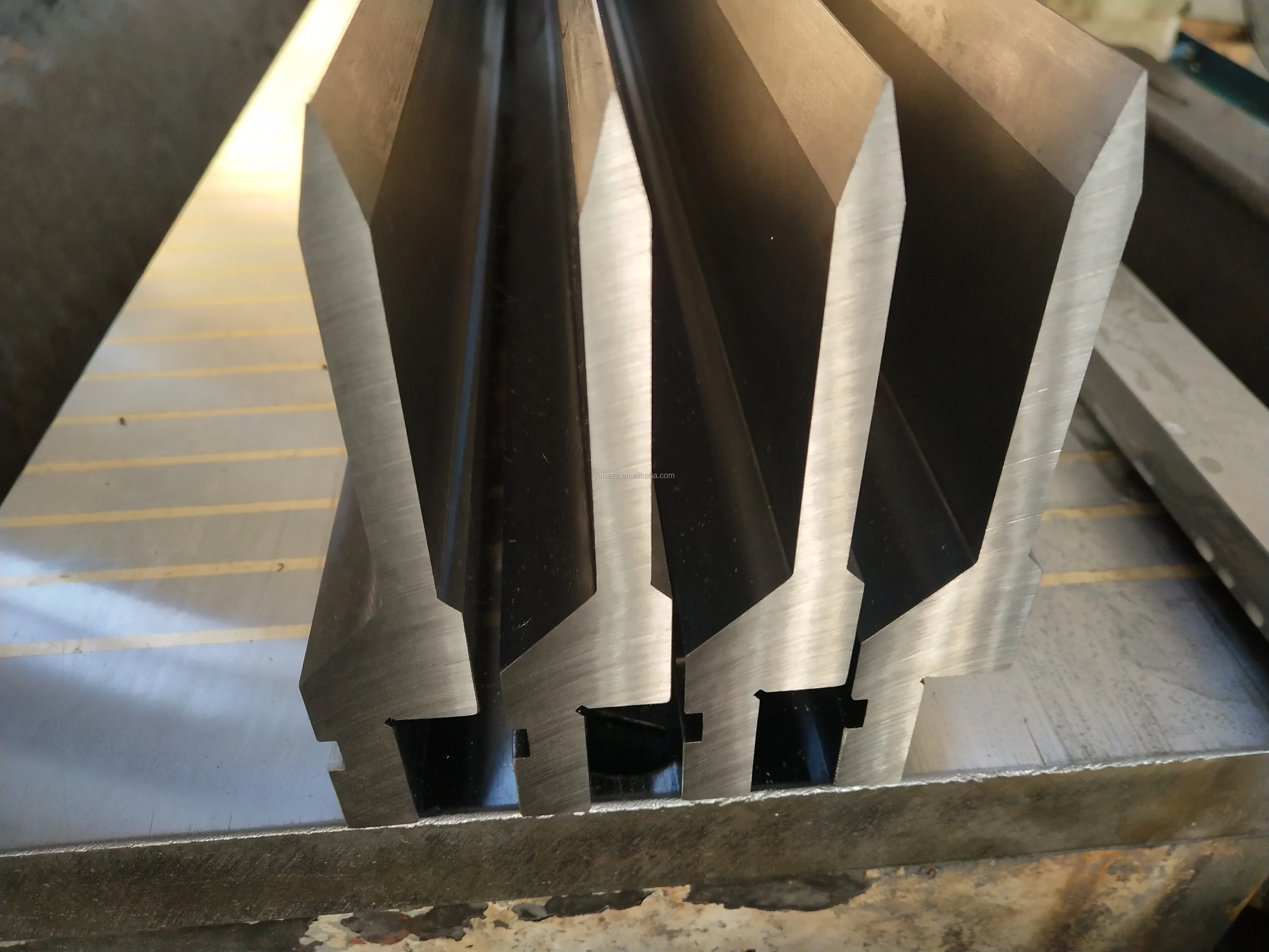 Cheap Sectioned 2v Dies Bottom Die Press Brake Punch And Die Tools ...