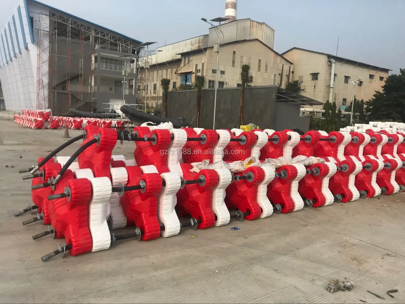 Stable and Safe PE Plastic Floating Breakwater - 20+ Years