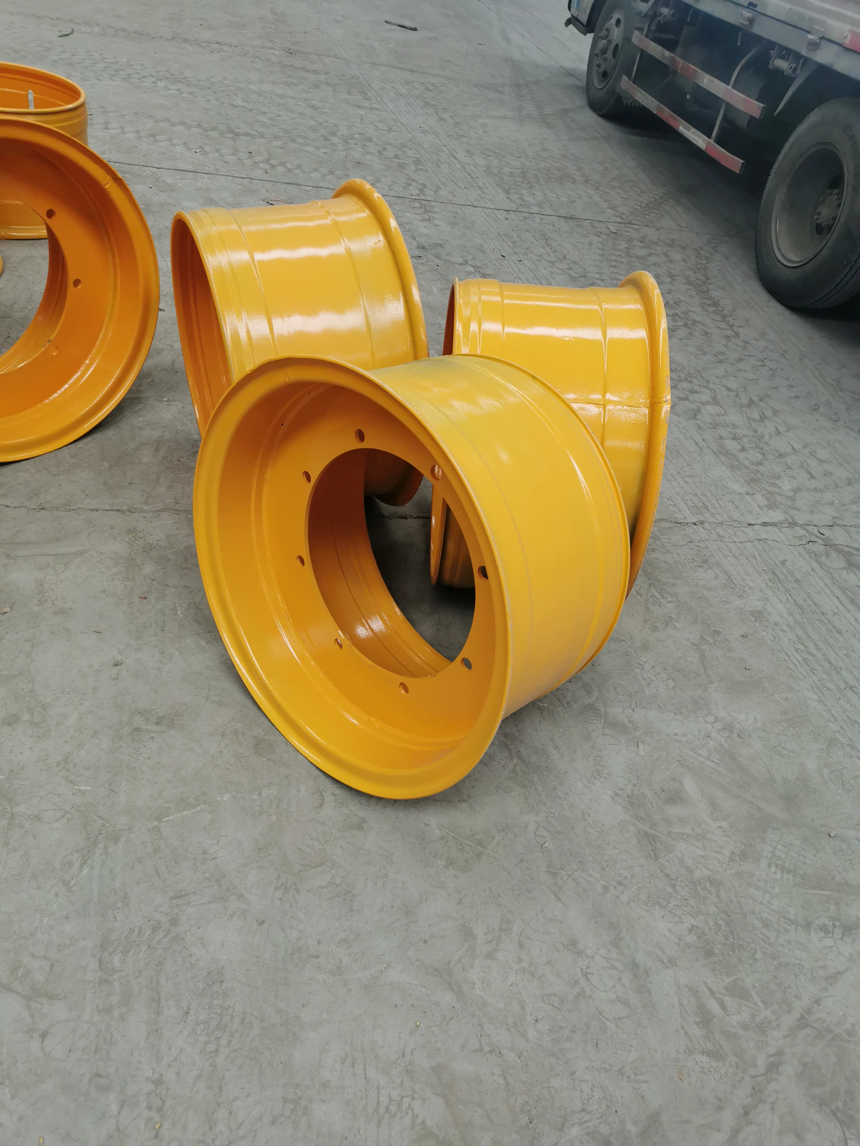 Wheel Loader Steel Rims - Durable and Compatible Tires