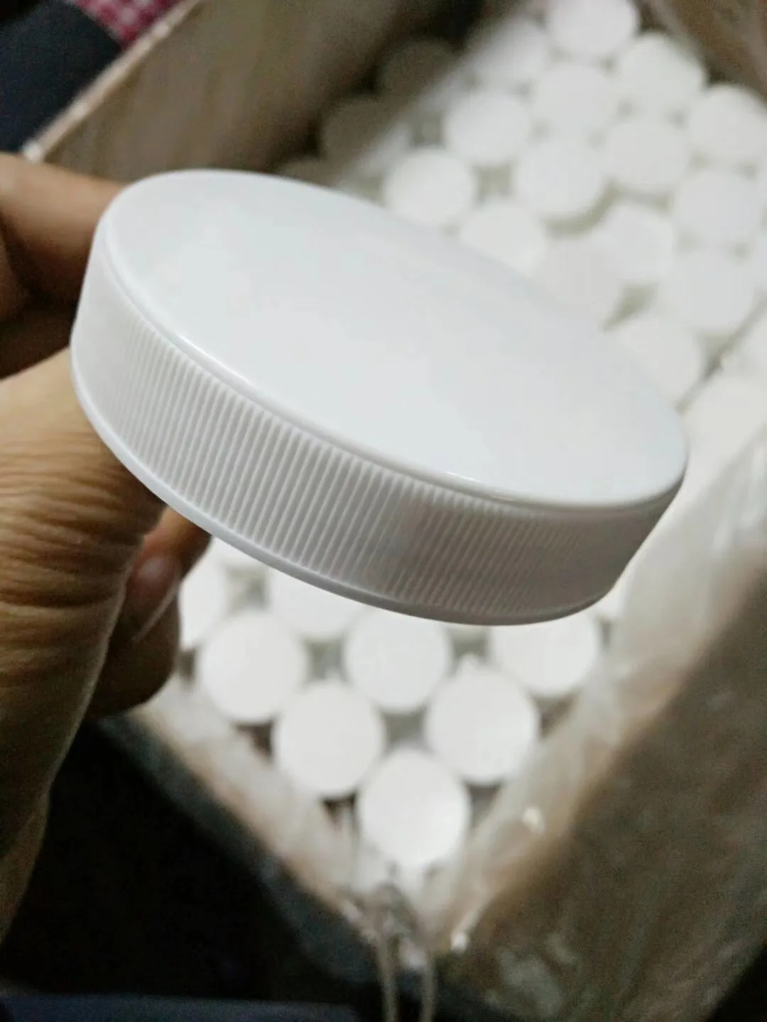 Cosmetic package PP white plastic bottle screw caps 73mm 89mm 110mm plastic screw top lid ...
