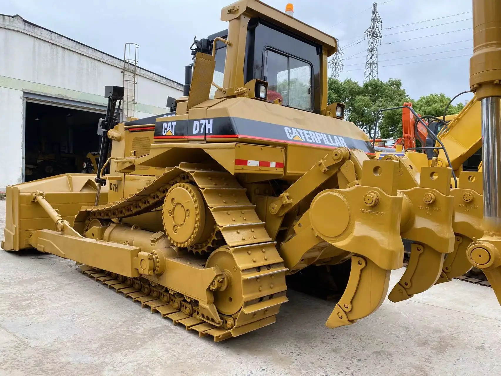 Second Hand D7H Bulldozer with Ripper - Low Price & EPA Engine